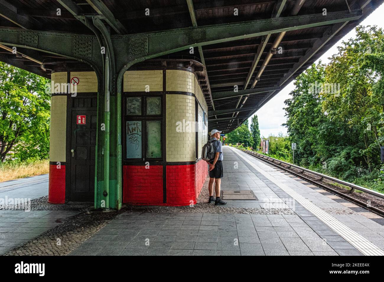S Wilhelmsruh, S-bahn railway station serves S1 & S26 lines ...