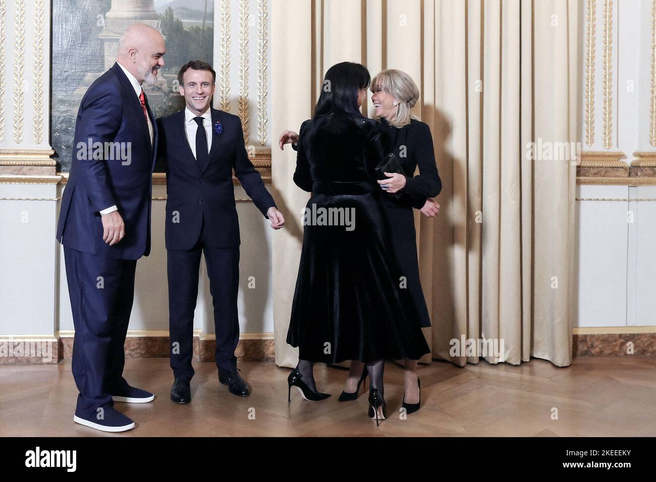Le président de la République française, Emmanuel Macron accompagné de ...