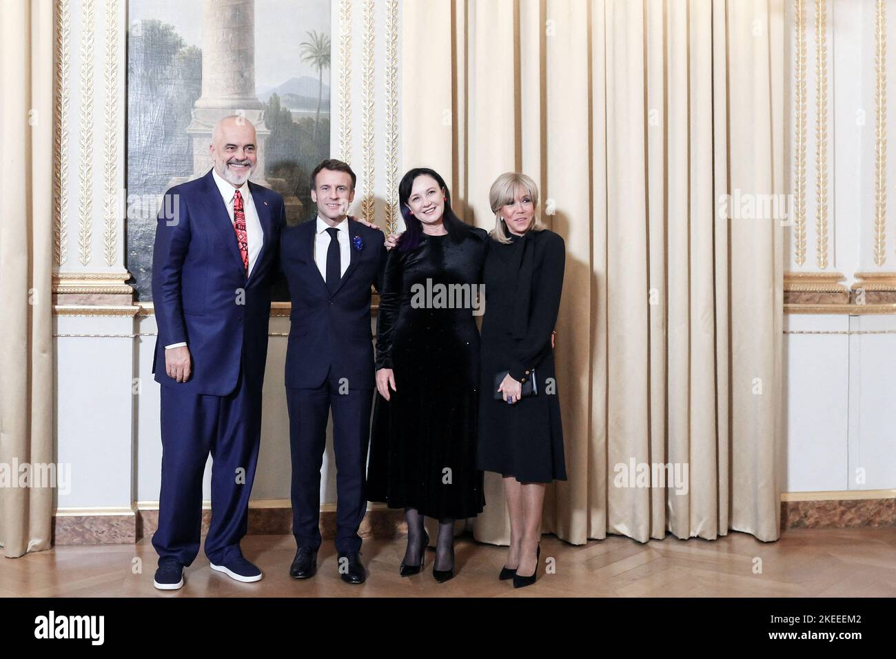 Le président de la République française, Emmanuel Macron accompagné de ...
