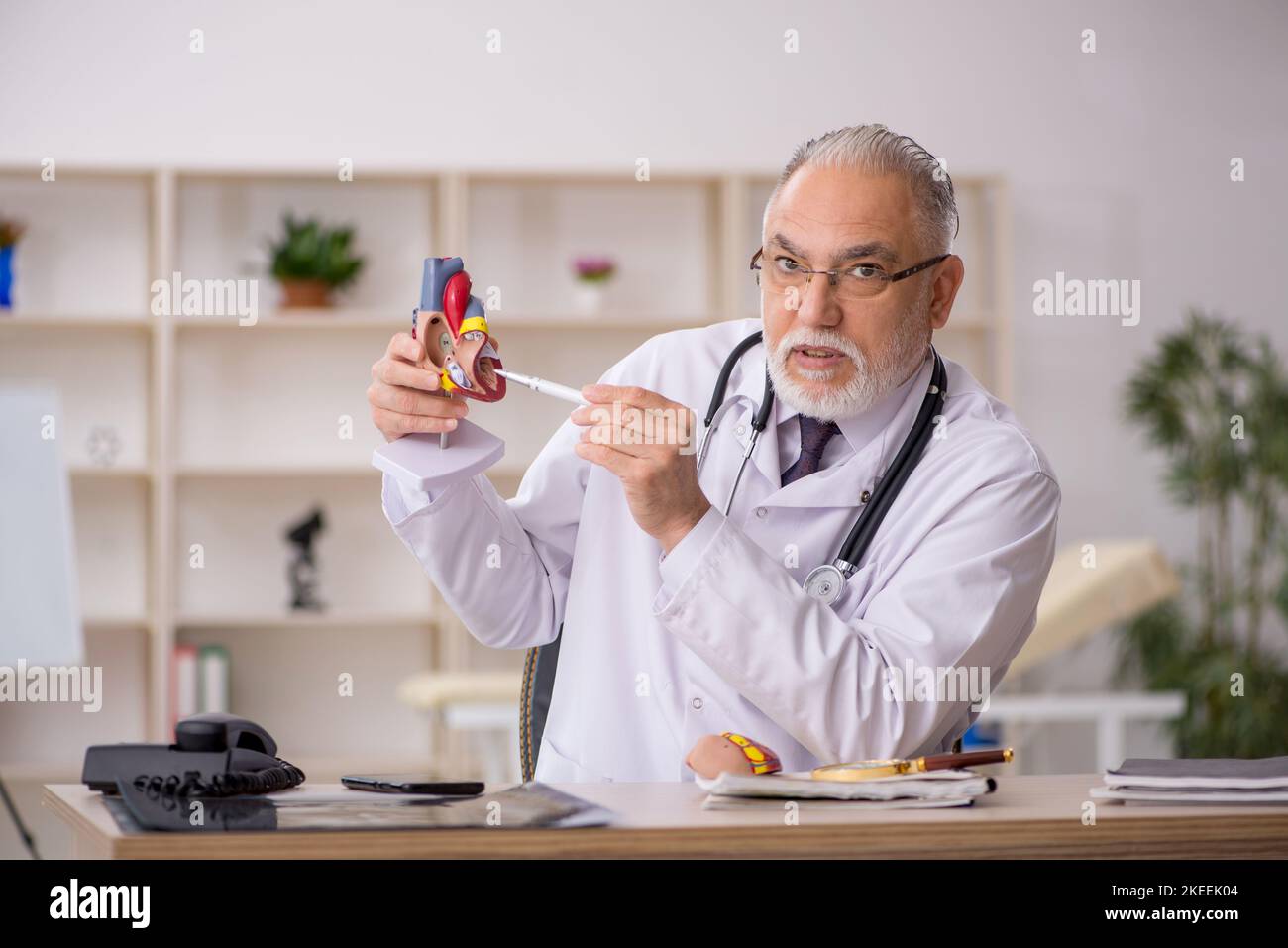 Doctor showing cardiogram old hi-res stock photography and images - Alamy