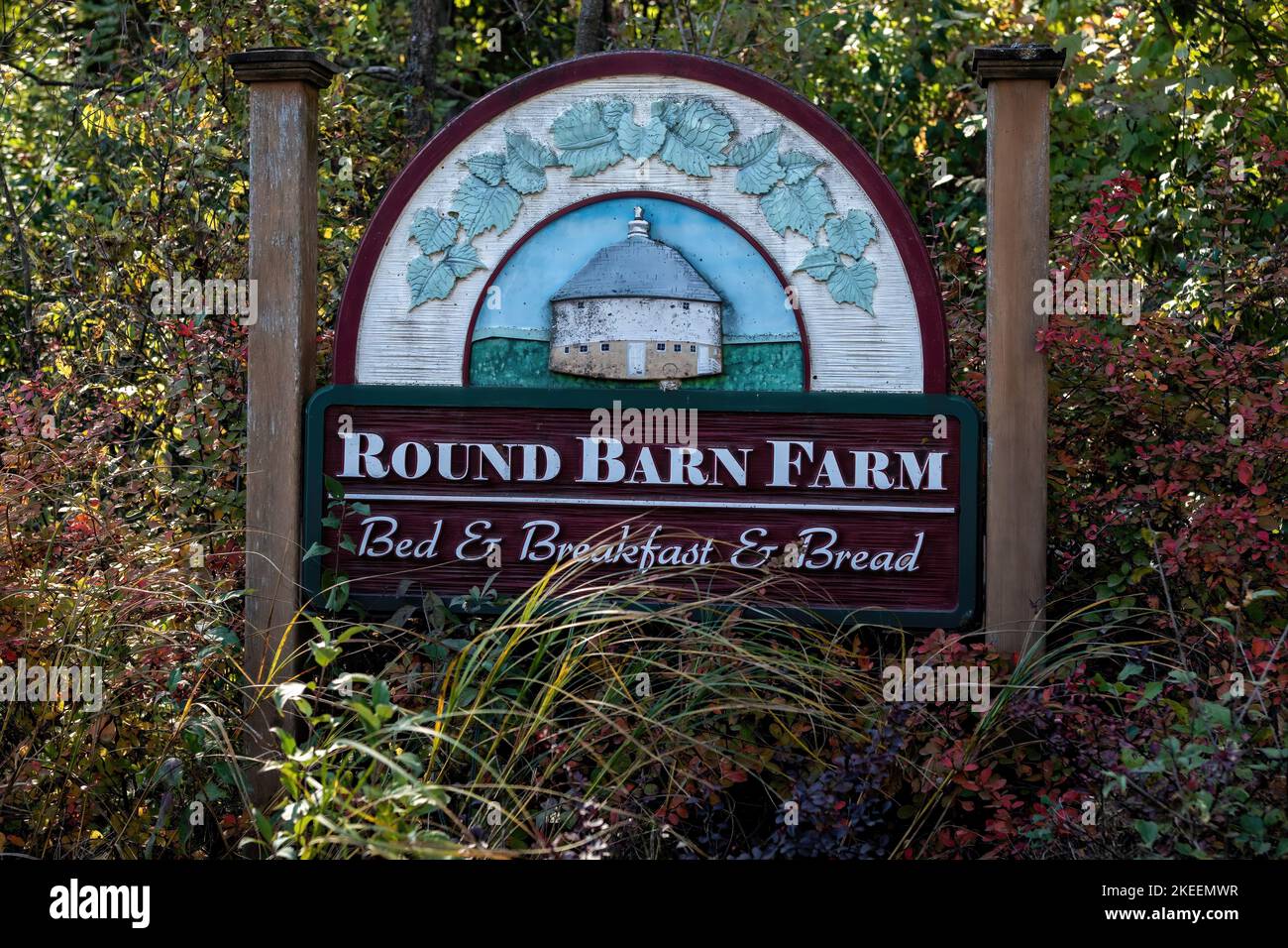 Beautiful sign for the Round Barn Farm Bed and Breakfast and Bread ...