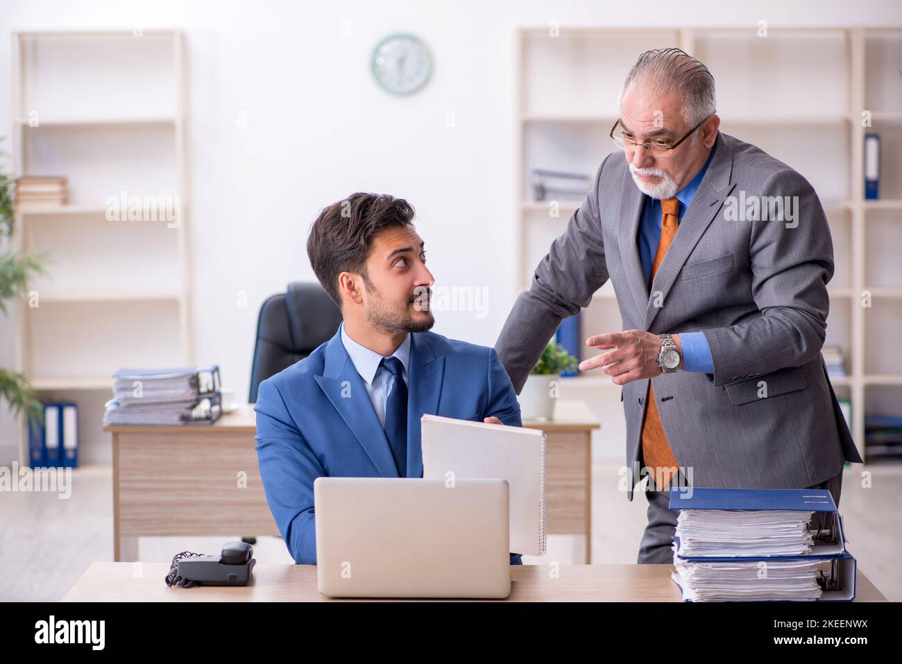Two colleagues working at workplace Stock Photo - Alamy