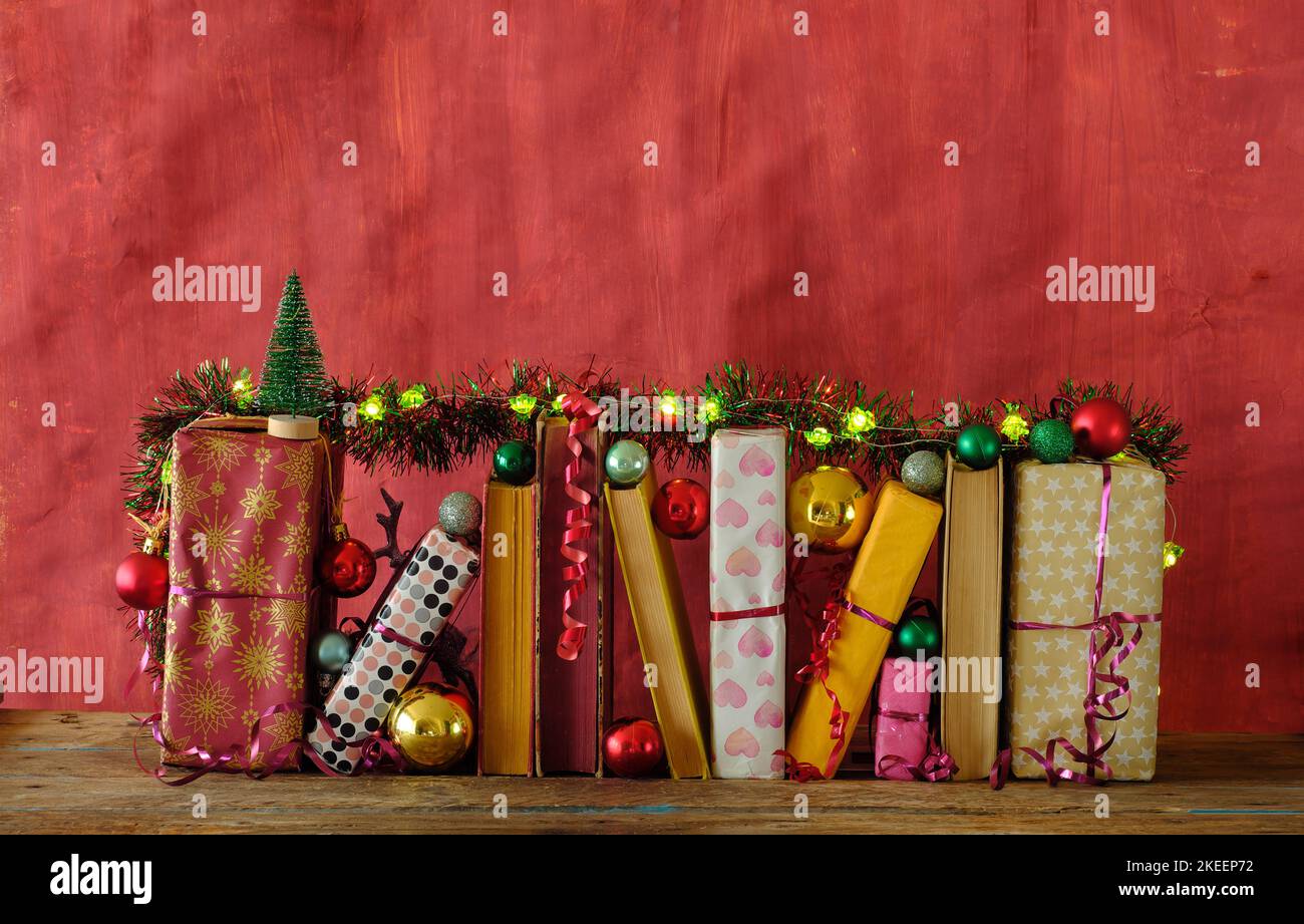 Christmas tree and books hi-res stock photography and images - Alamy
