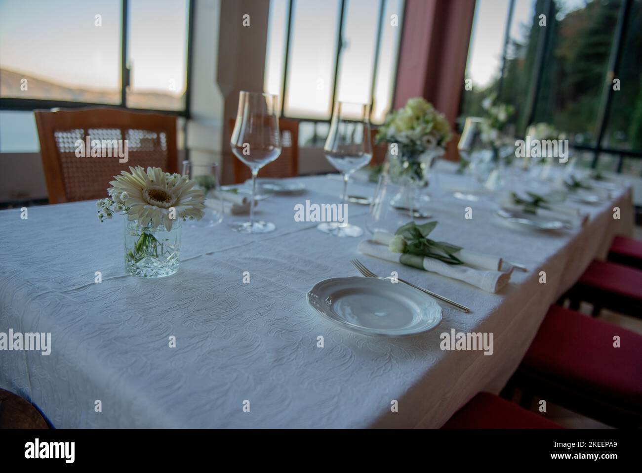 Table prepared for the wedding banquet Stock Photo - Alamy