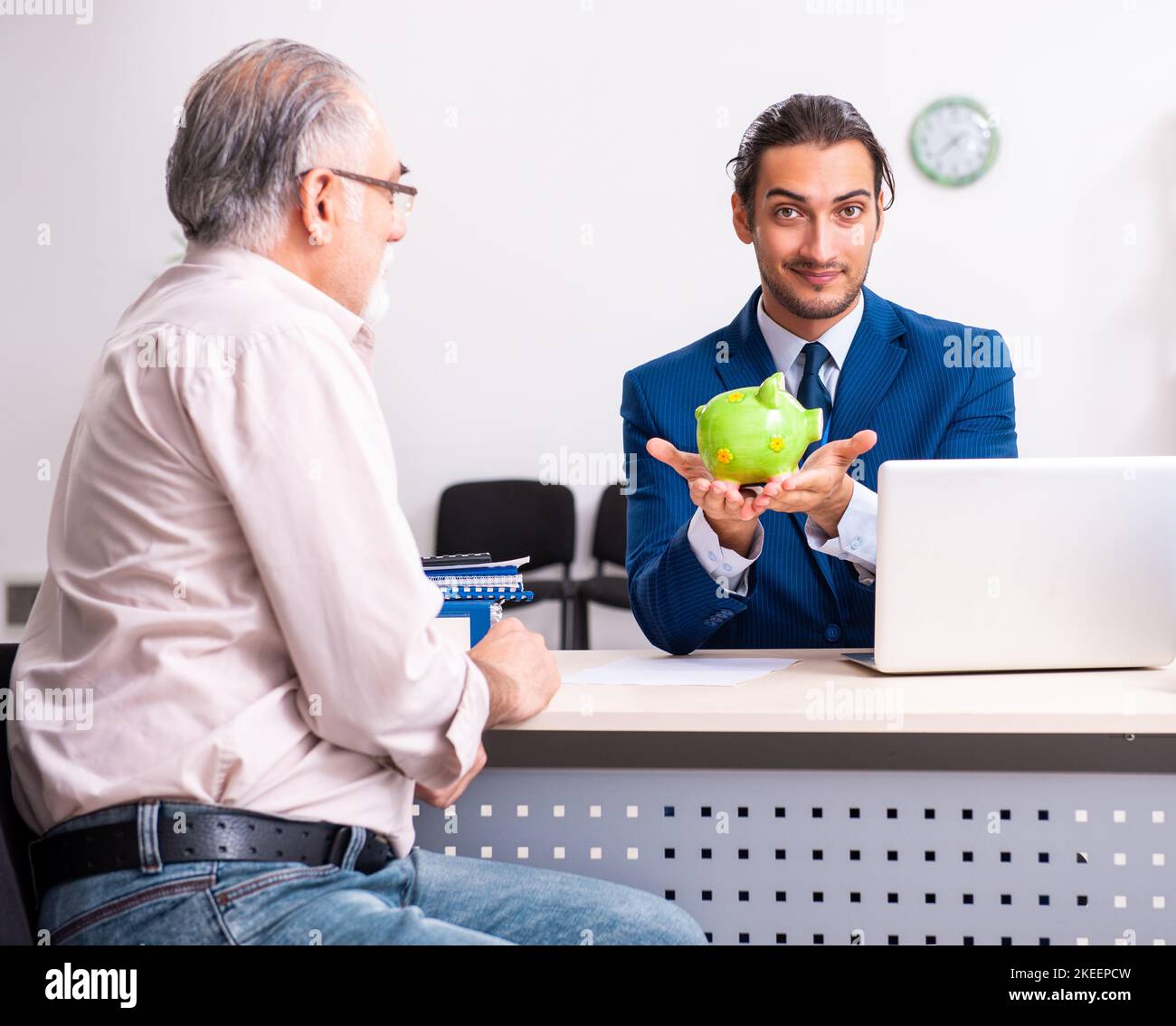 The financial advisor giving retirement advice to old man Stock Photo ...