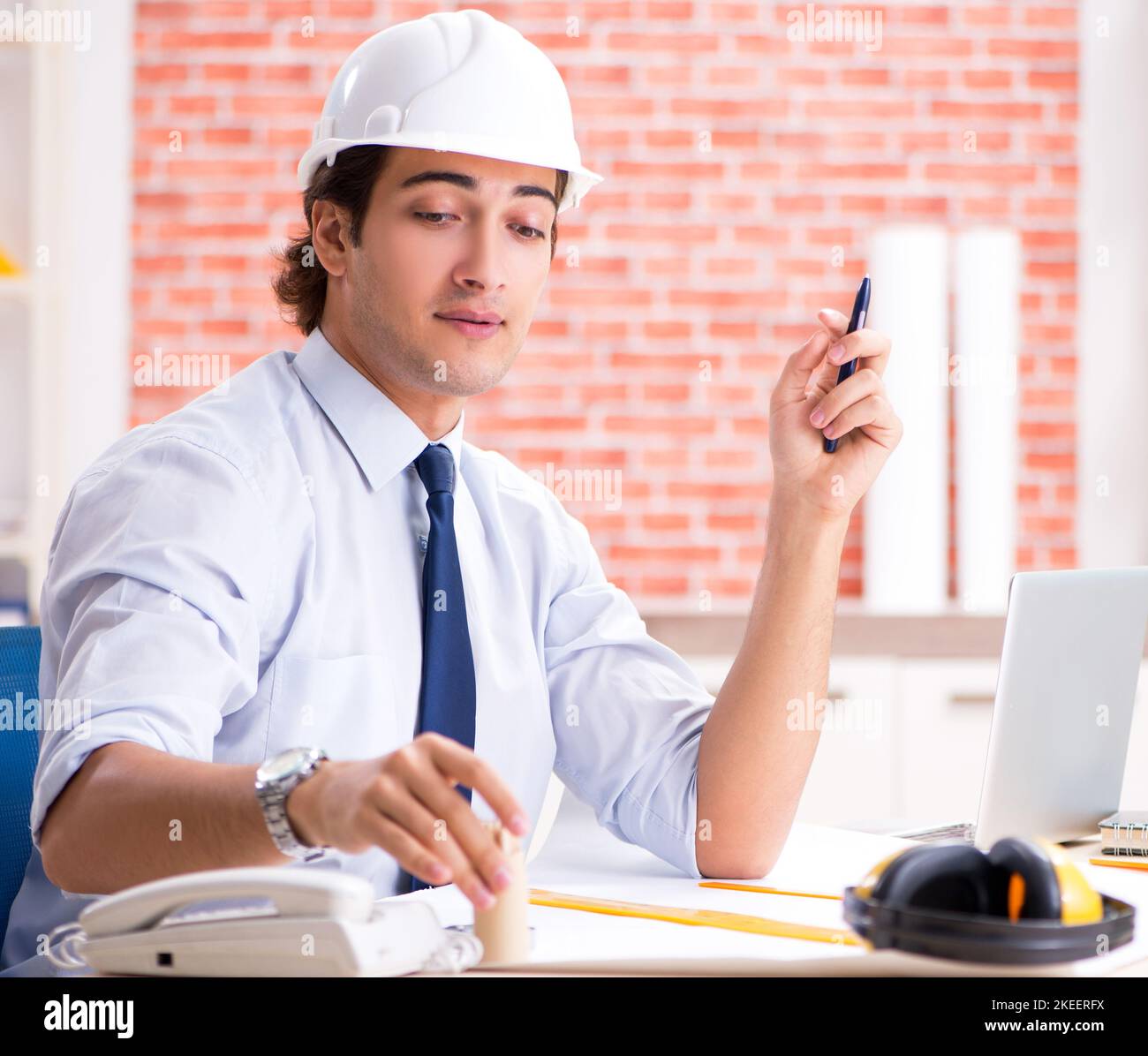 The construction supervisor working on blueprints Stock Photo - Alamy