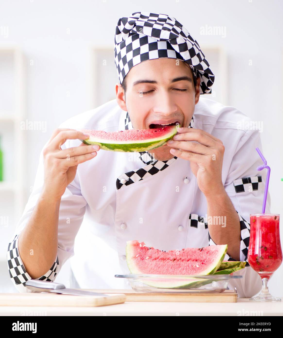 Man preparing fresh watermelon hi-res stock photography and images - Alamy