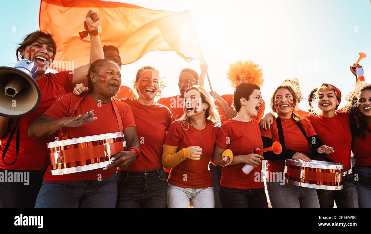 England football crowd cheering hi-res stock photography and images - Alamy