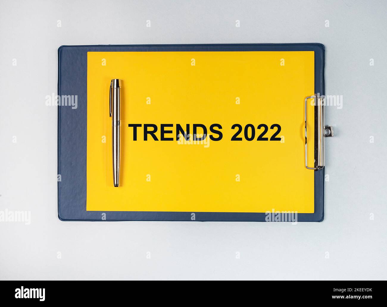 Trends 2022 concept. Text on yellow paper with pen Stock Photo - Alamy