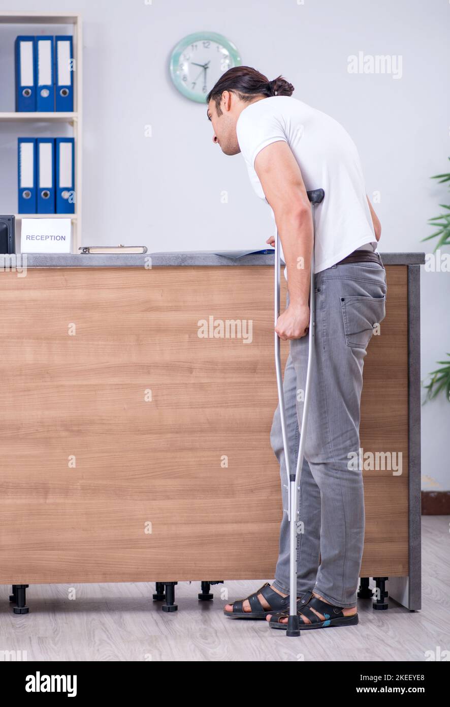 Waiting room patient broken leg hi-res stock photography and images - Alamy