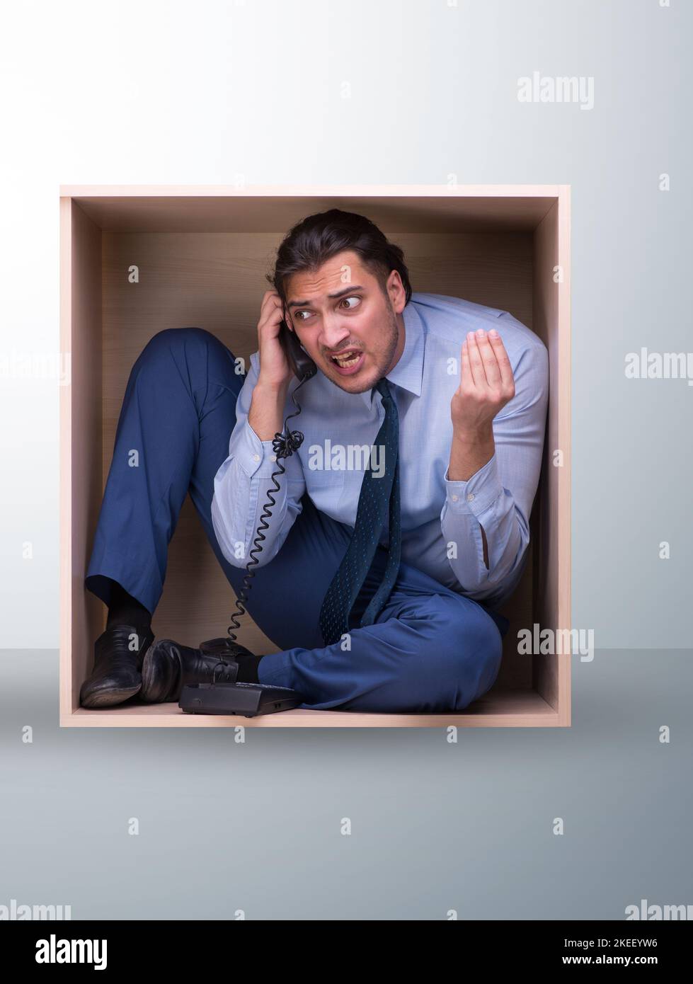 Angry employee at cubicle hi-res stock photography and images - Alamy