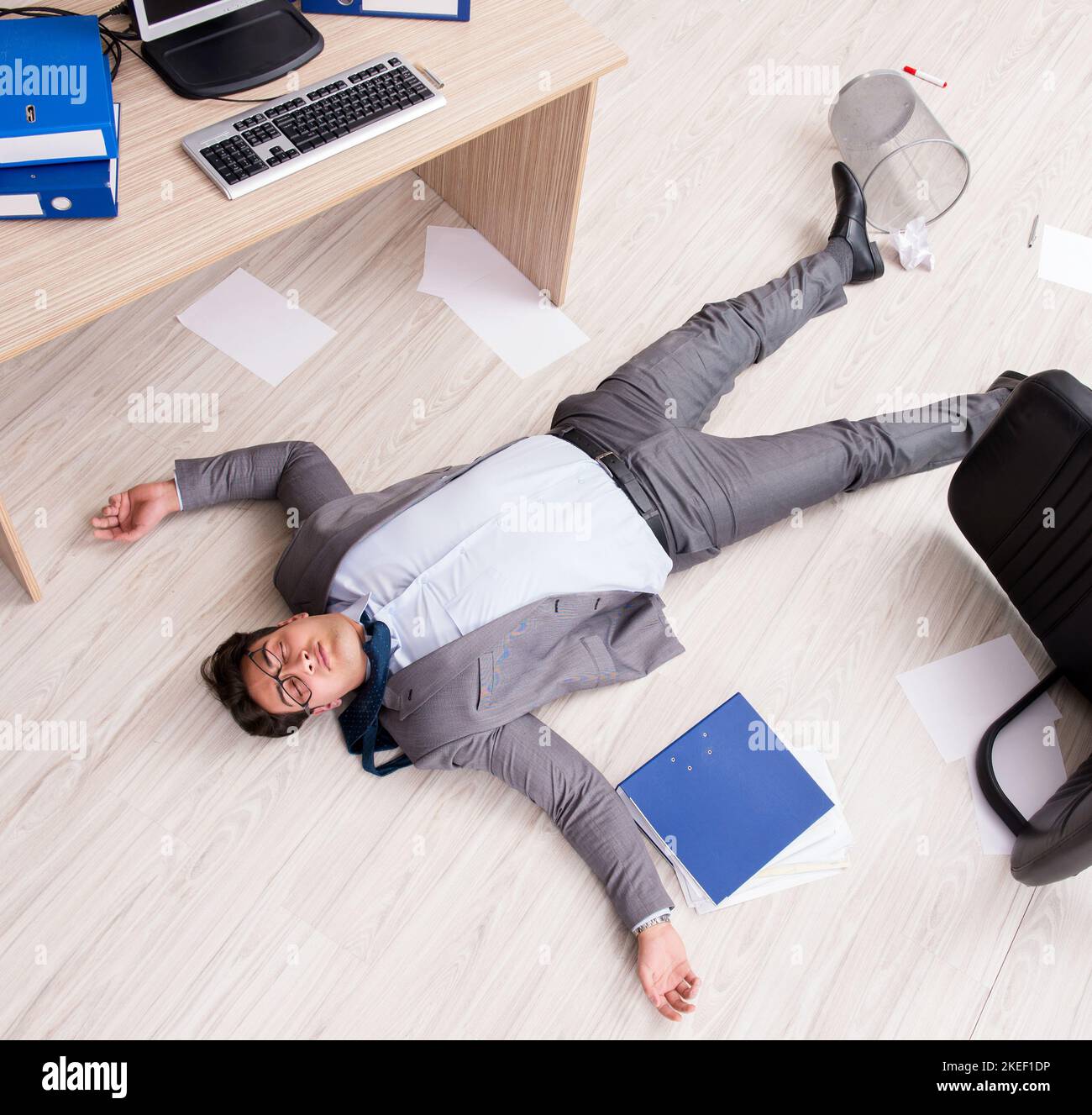 The businessman dead on the office floor Stock Photo - Alamy