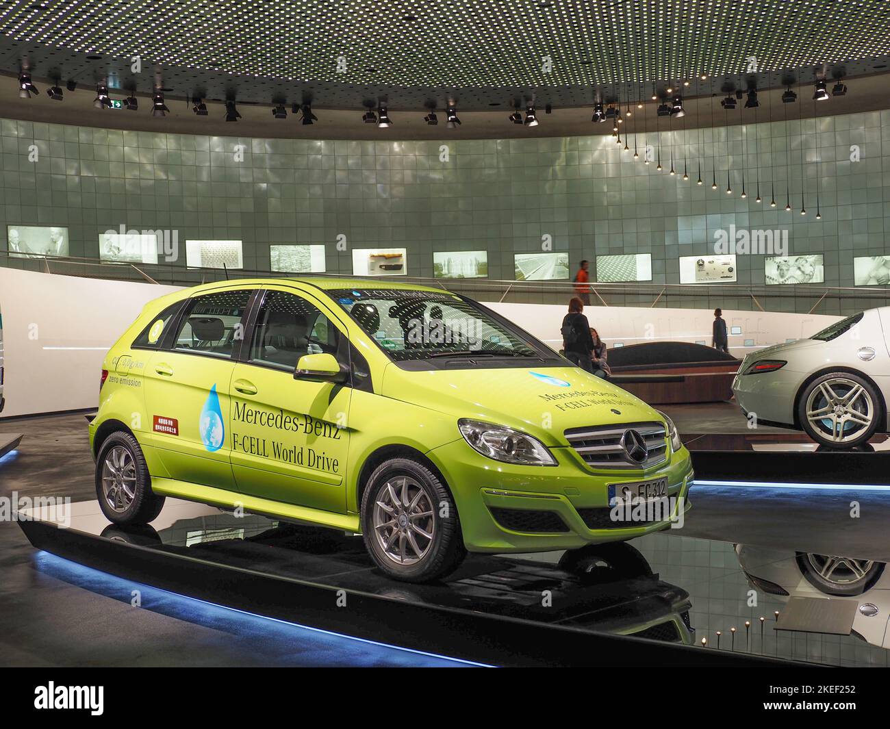 2010 mercedes benz b klasse f cell hi-res stock photography and images ...