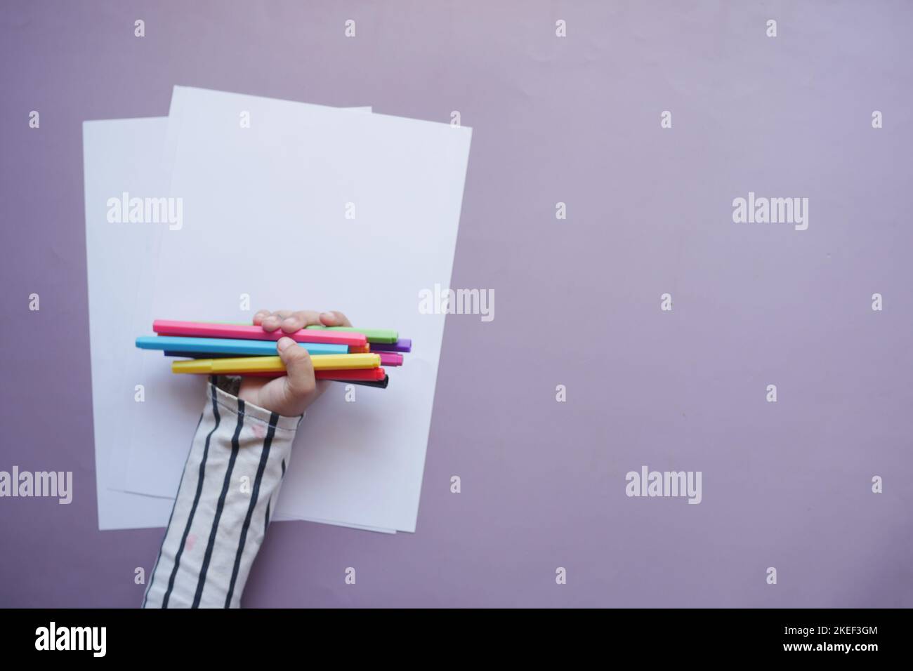 Child hand drawing overhead hi-res stock photography and images - Alamy