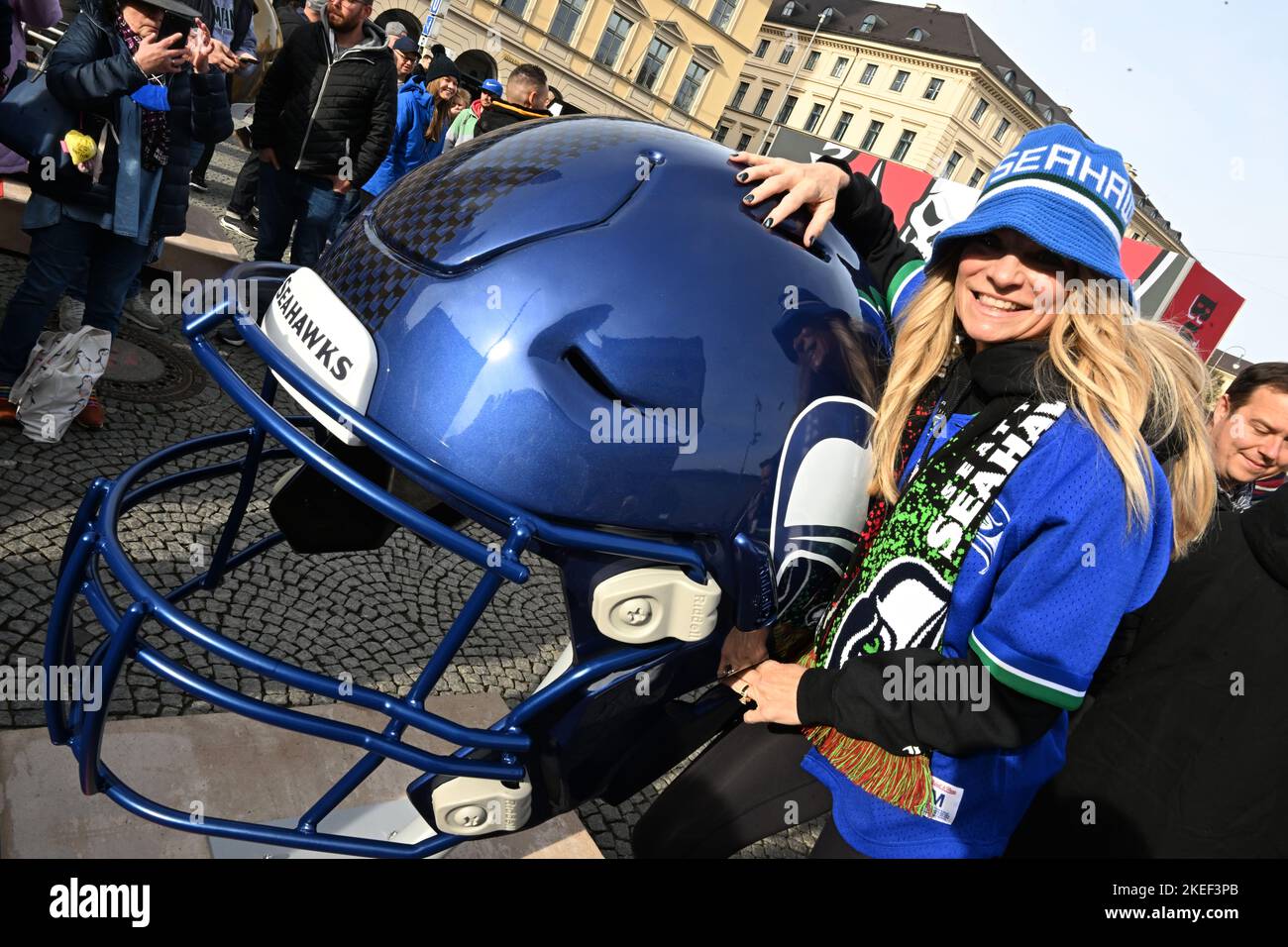 Munich, Germany. 12th Nov, 2022. American Sheri Sherrell poses next to ...