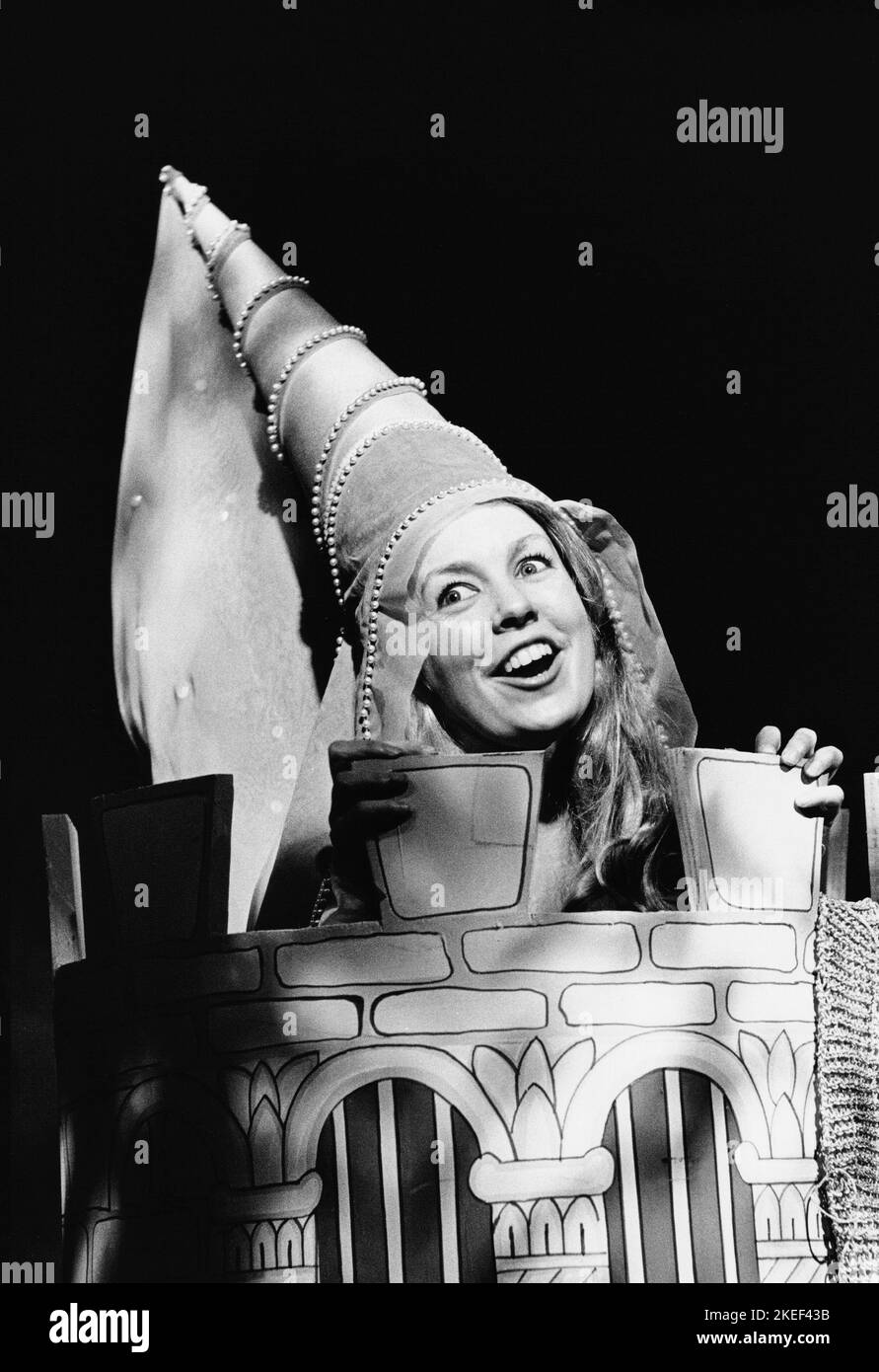 The london apollo theatre Black and White Stock Photos & Images - Alamy