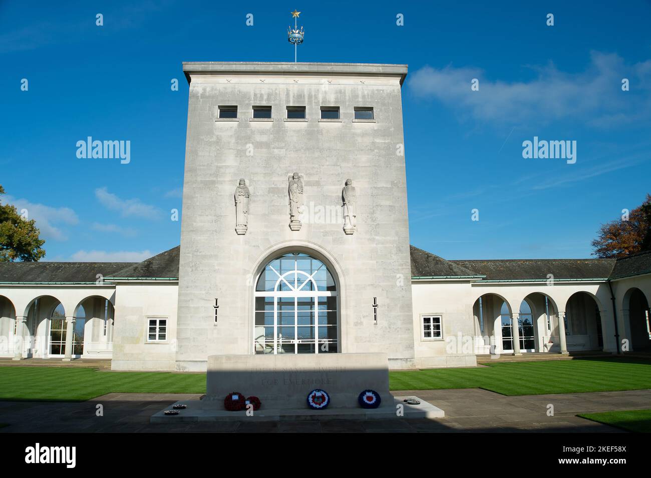Englefield Green, Surrey, UK. 12th November, 2022. Wreaths, poppies and ...