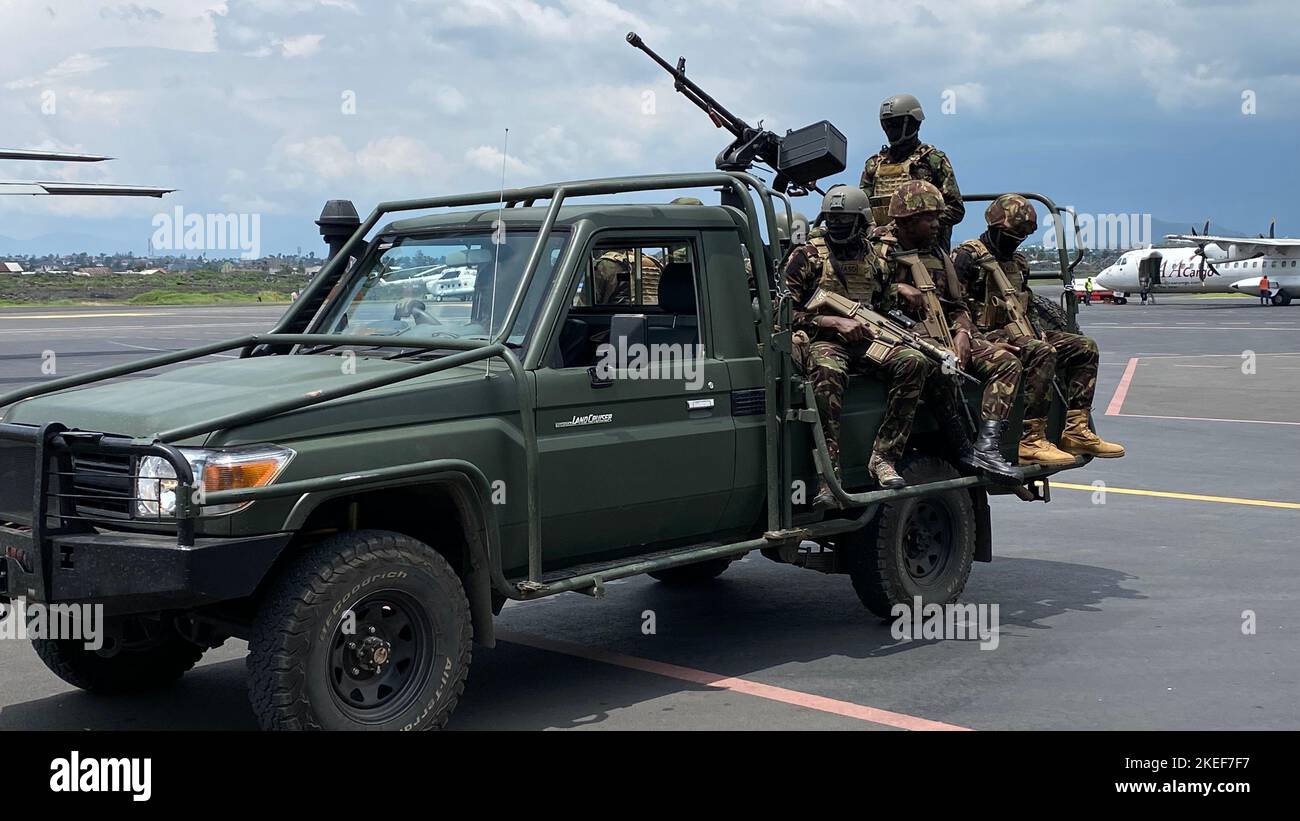 Kenyan army hi-res stock photography and images - Alamy