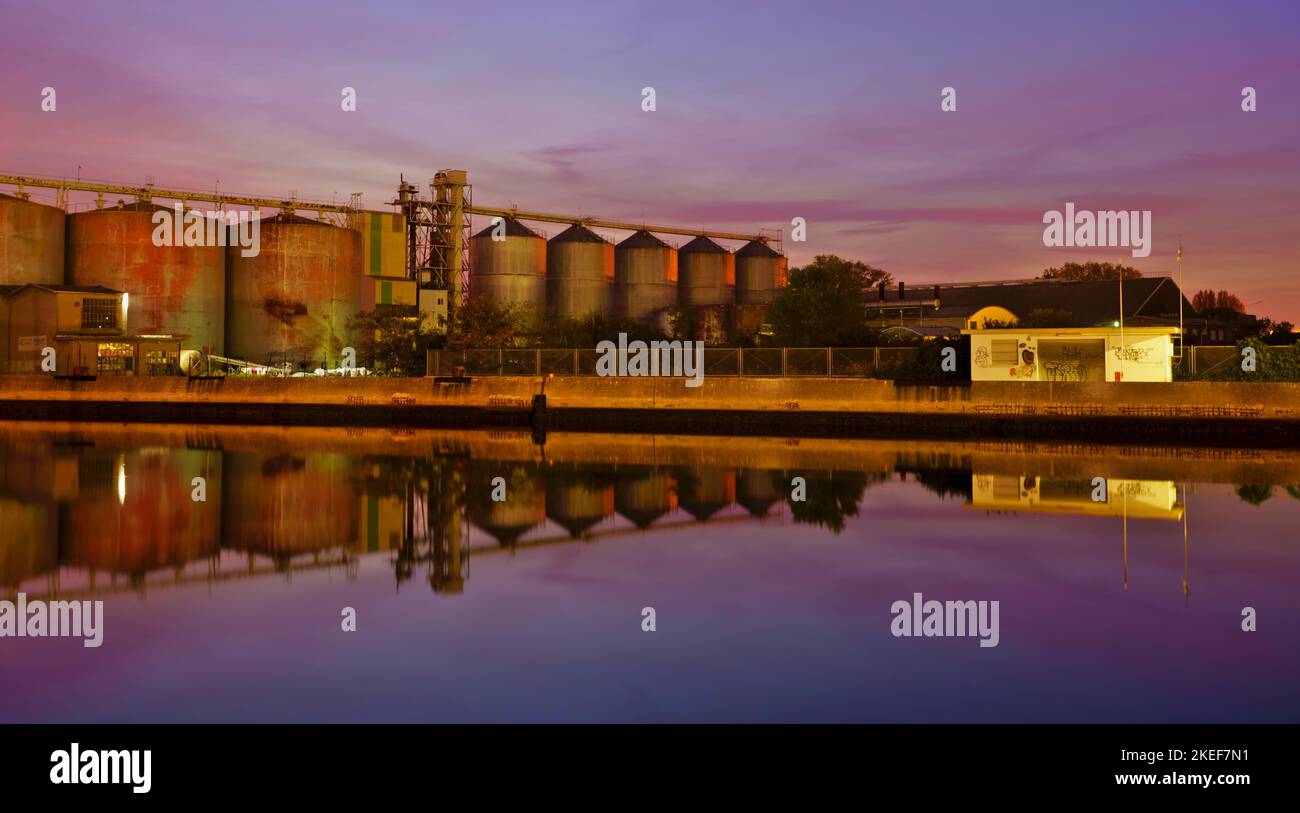 Old factory italy hi-res stock photography and images - Alamy