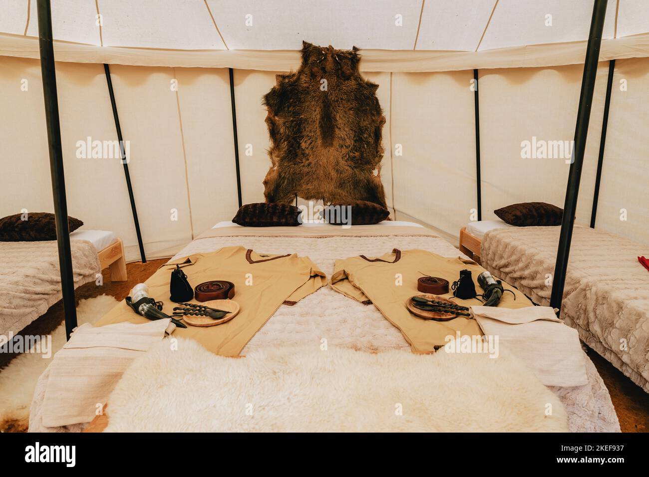 Hunting lodge interior hi-res stock photography and images - Alamy
