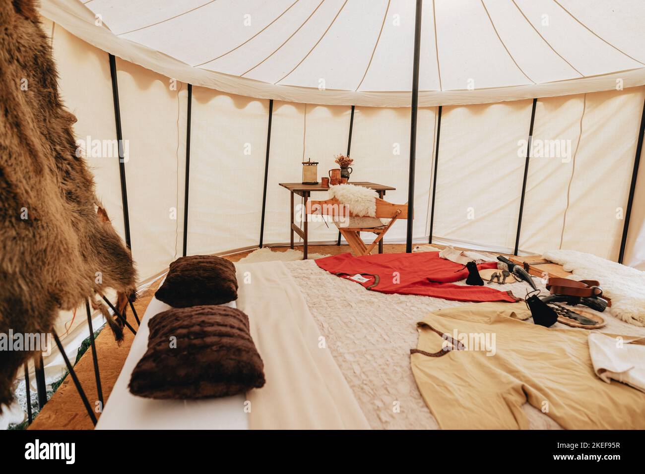 Hunting lodge interior hi-res stock photography and images - Alamy