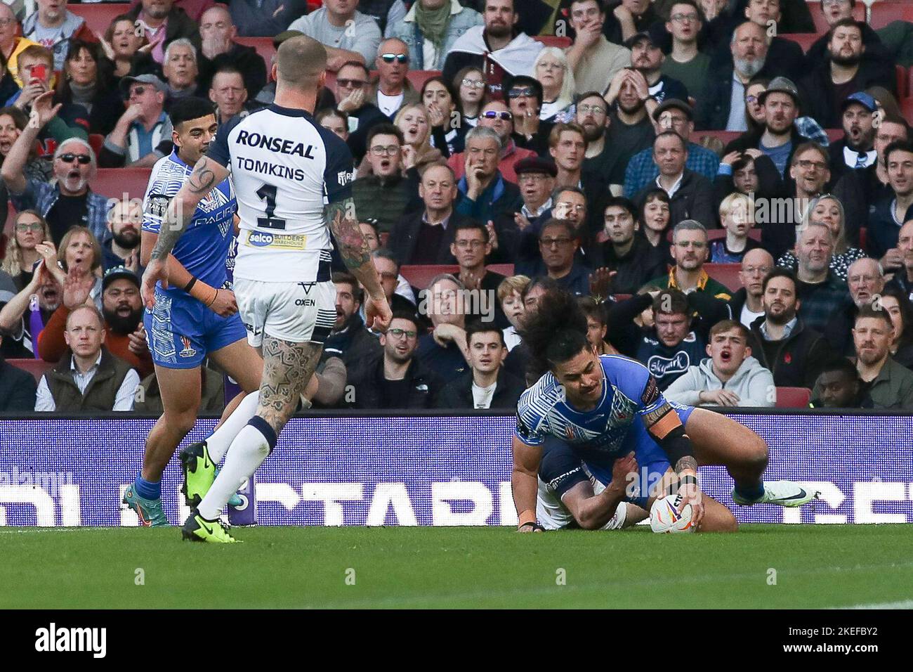 London, UK. 12th Nov, 2022. Tim Lafai of Samoa scores the opening try ...