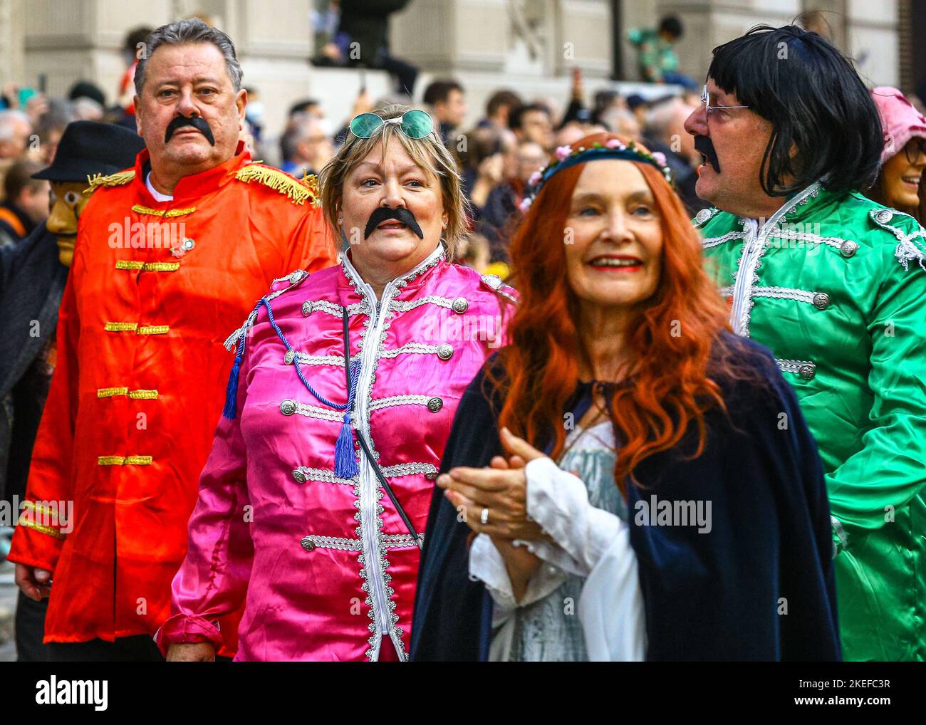 St pepper lonely hearts club band hi-res stock photography and images ...