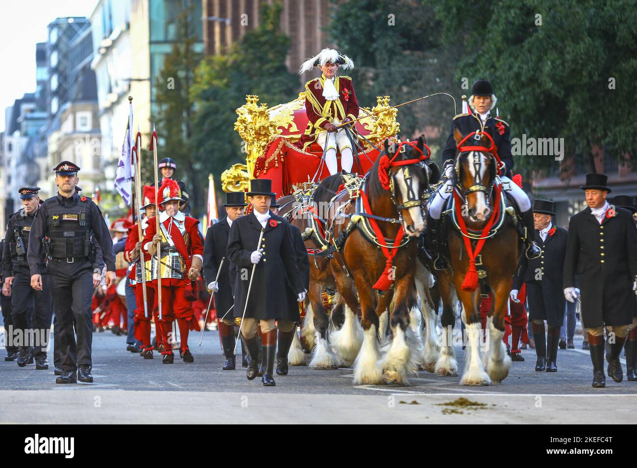 London, UK. 12th Nov, 2022. The golden state carriage arrives at St ...