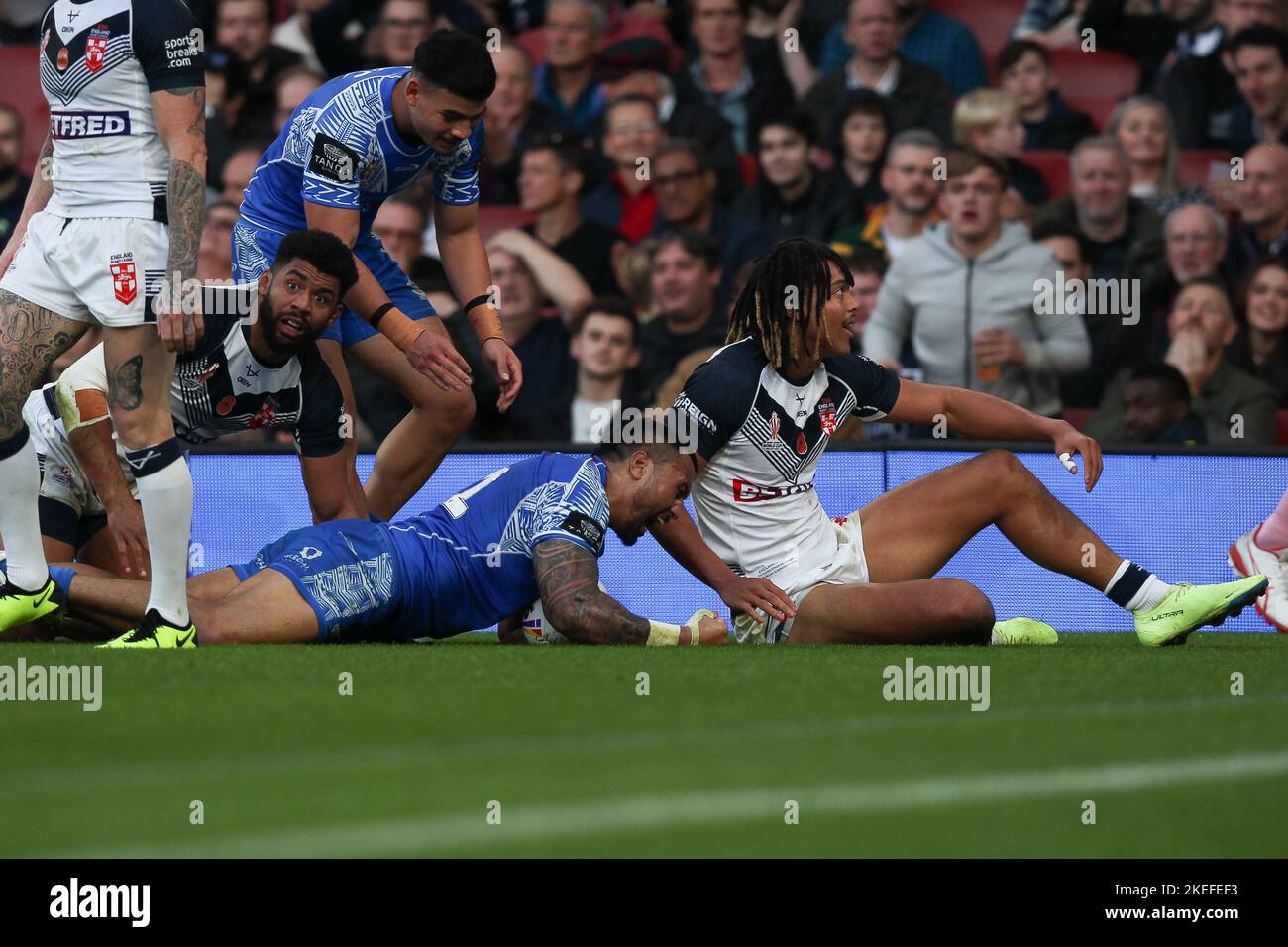London, UK. 12th Nov, 2022. Ligi Sao of Samoa scores a try to make it 6 ...