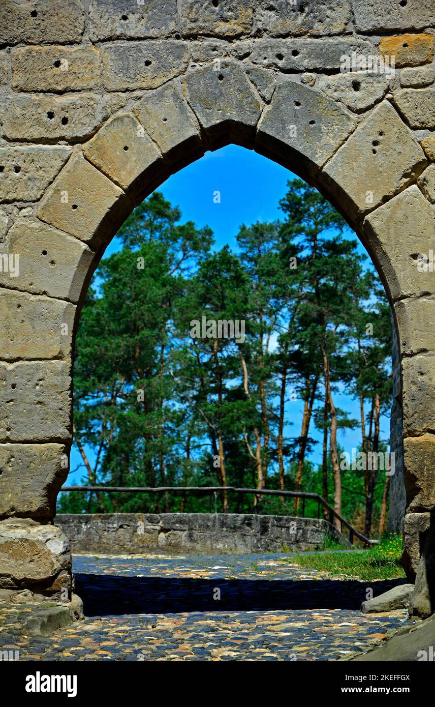 Blue sky through castle window hi-res stock photography and images - Alamy