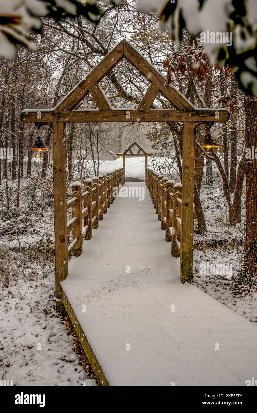 bridge and pathway in snows Stock Photo - Alamy