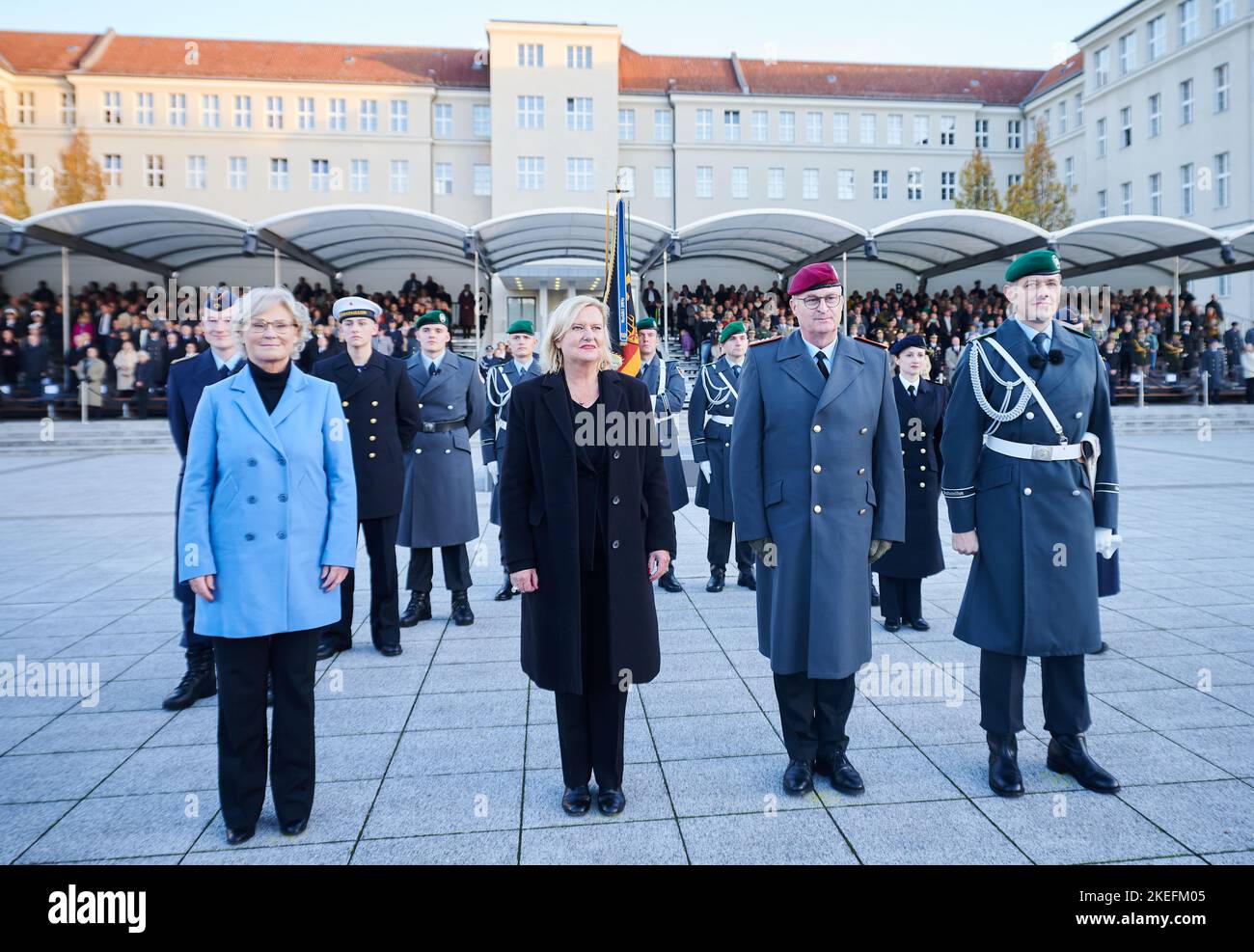 12 November 2022, Berlin: Christine Lambrecht (l-r, SPD), Federal ...