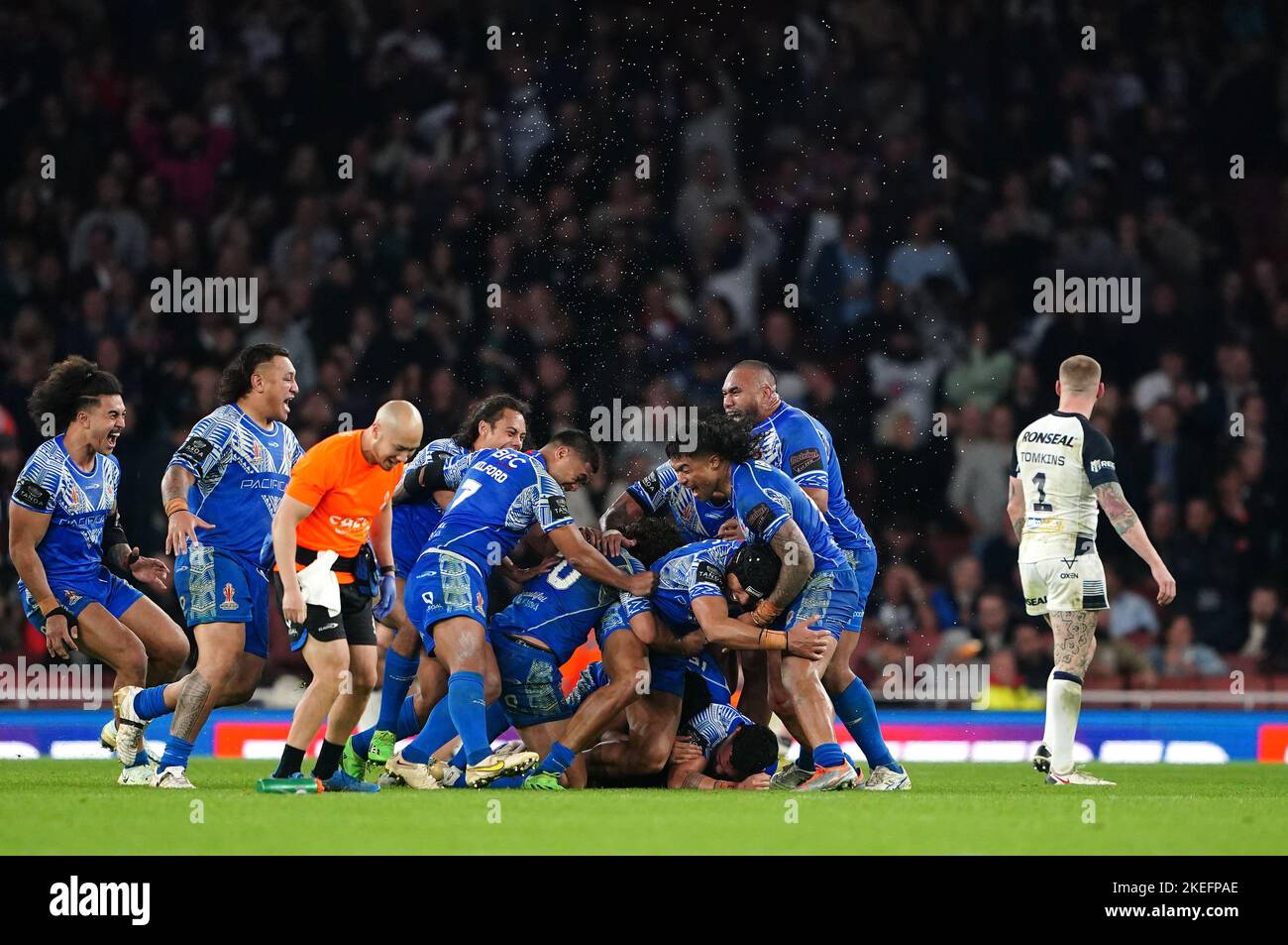Samoa celebrate after winning the Rugby League World Cup semi-final ...