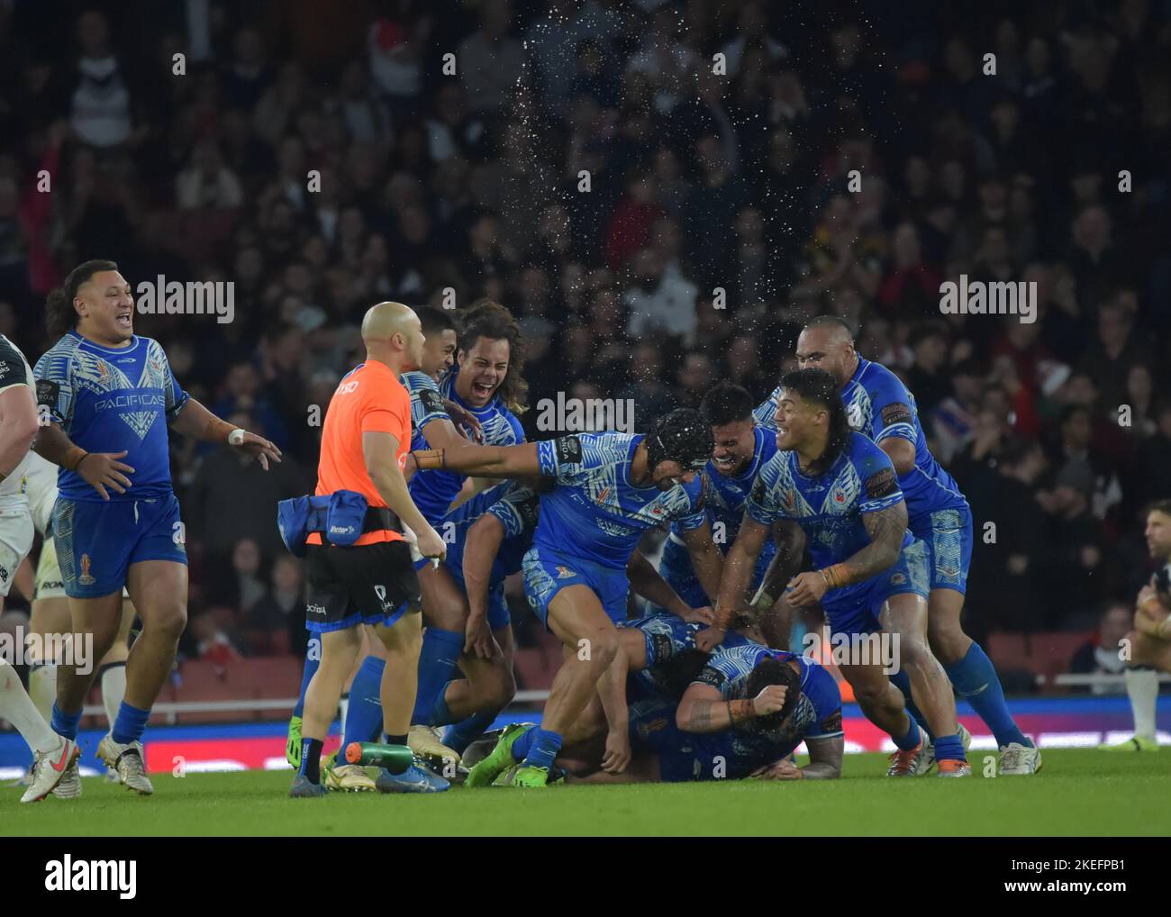 London, UK. 12th Nov 2022. Samoa celebrate winning the semi final by ...