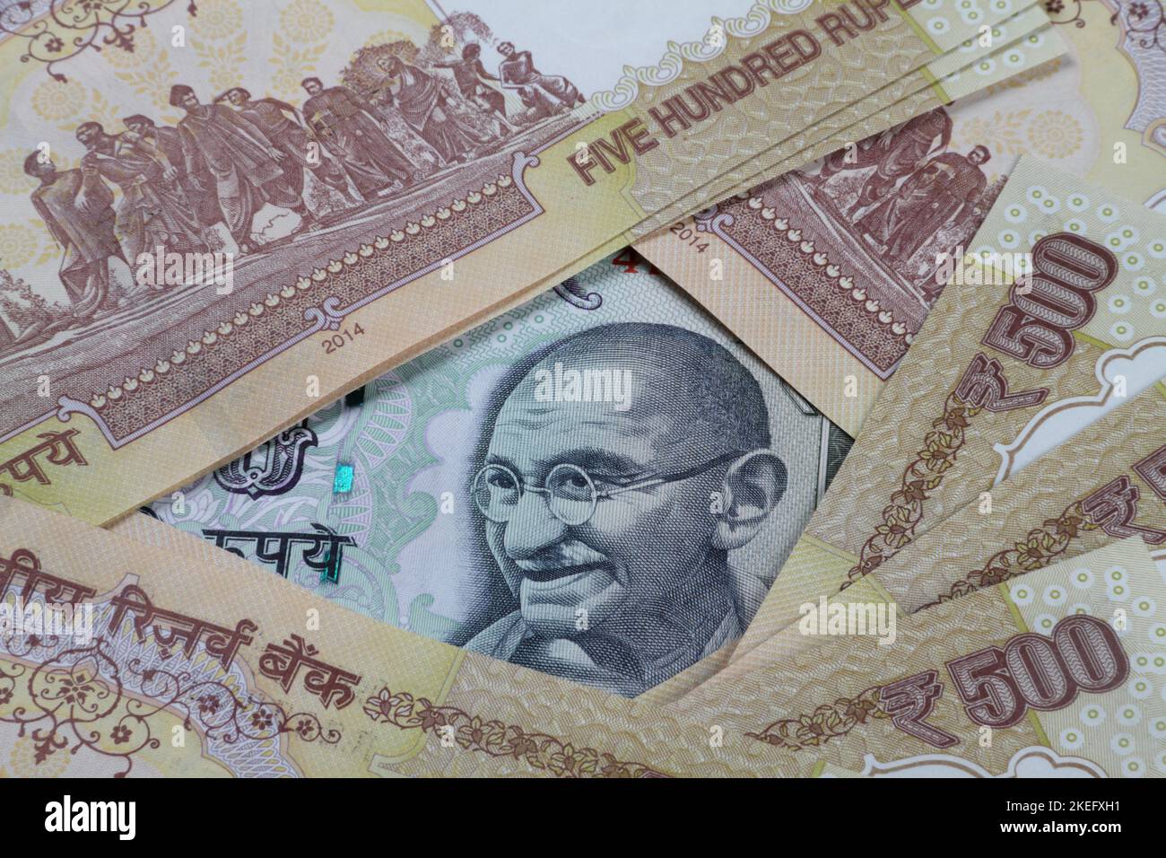 Rupee 100 Note in between demonetized 500 INR Notes Stock Photo - Alamy