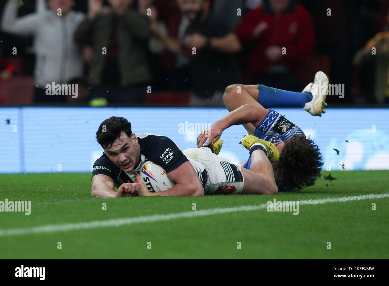 London, UK. 12th Nov, 2022. Herbie Farnworth of England scores a try to make it 24-26 during the ...
