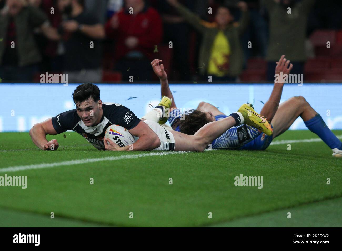London, UK. 12th Nov, 2022. Herbie Farnworth of England scores a try to make it 24-26 during the ...