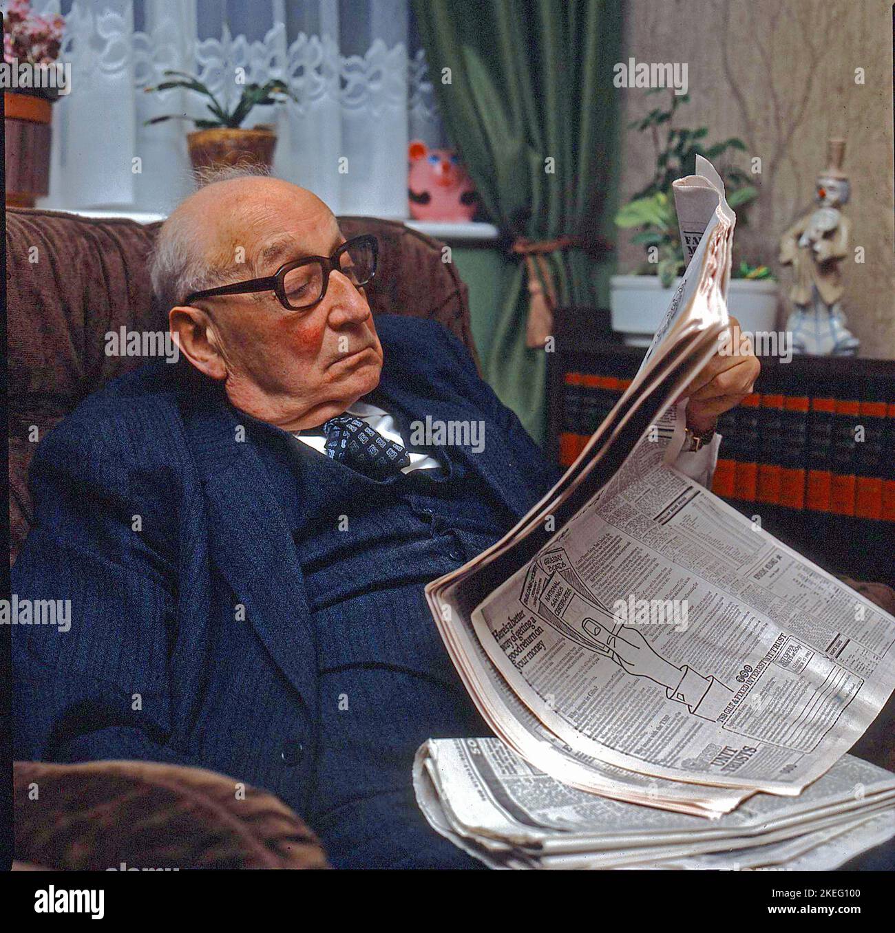 Old gentleman reading newspaper Stock Photo - Alamy