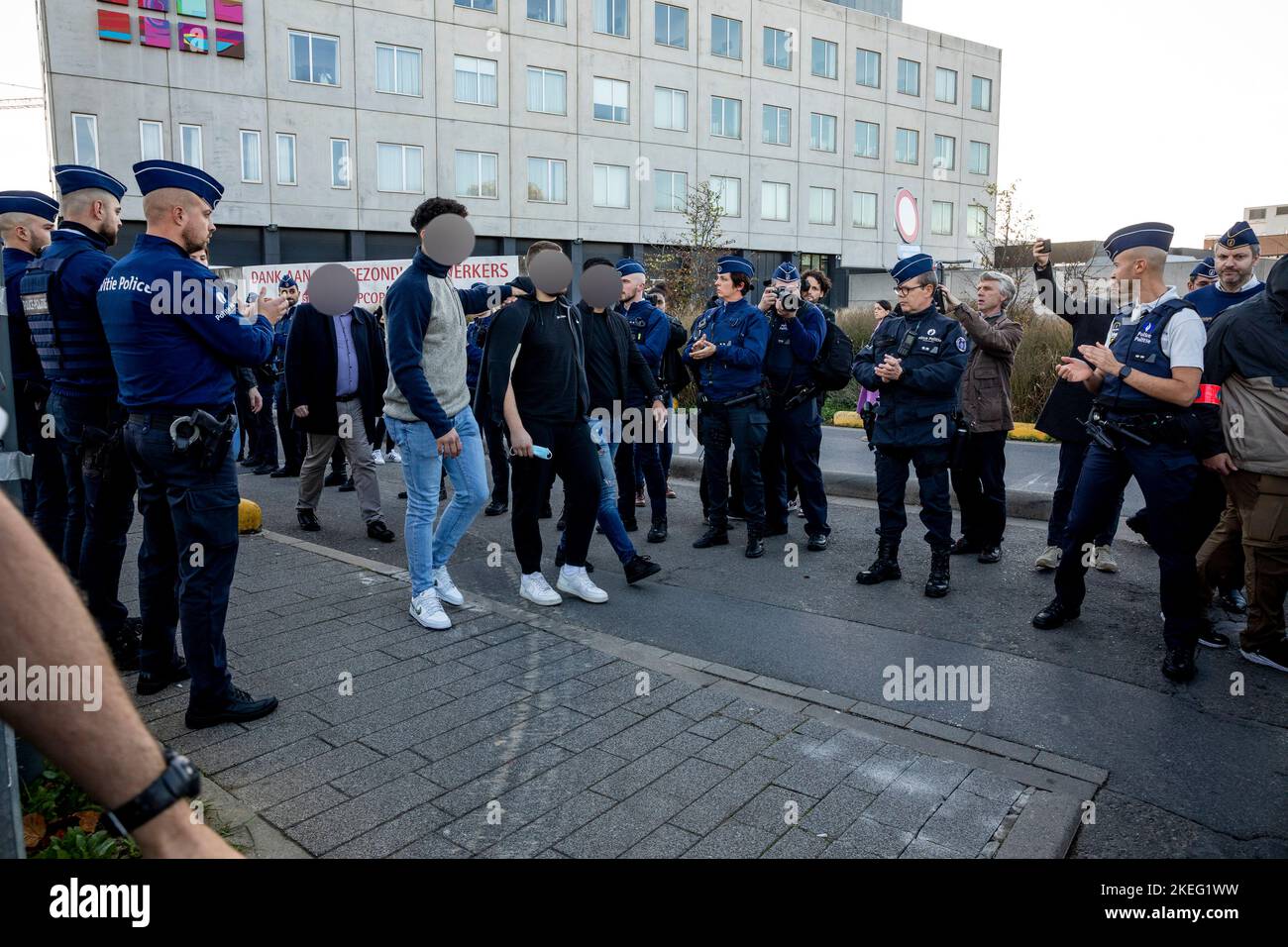 Illustration shows a guard of honnor for the police officer injured in ...