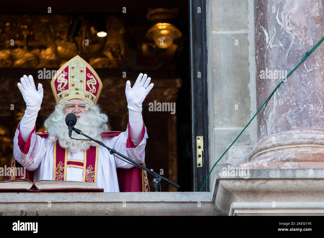 Sinterklaas delivers a speech at the arrival of Sinterklaas in Antwerp ...