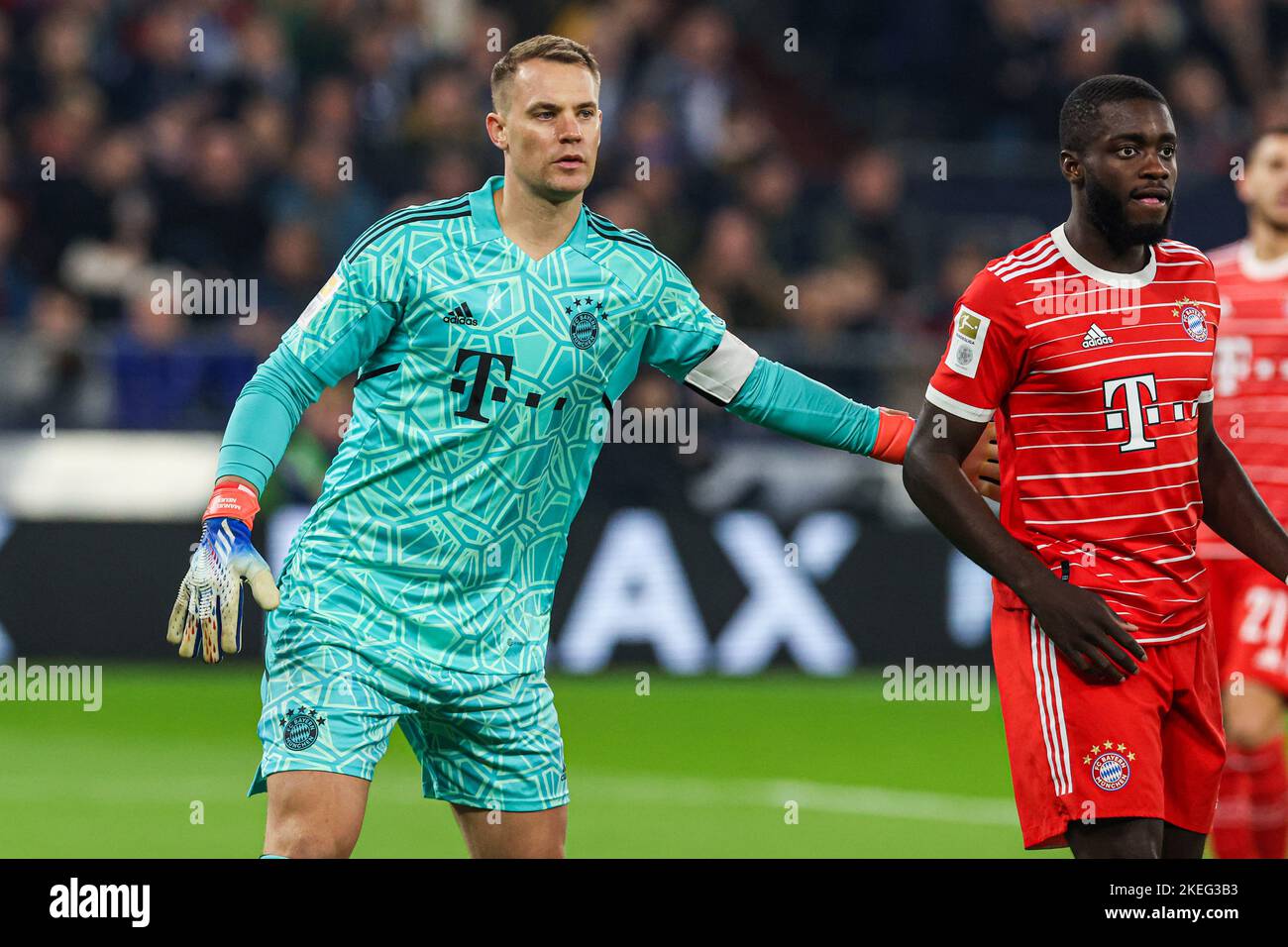 GELSENKIRCHEN, GERMANY - NOVEMBER 12: goalkeeper Manuel Neuer of Bayern ...