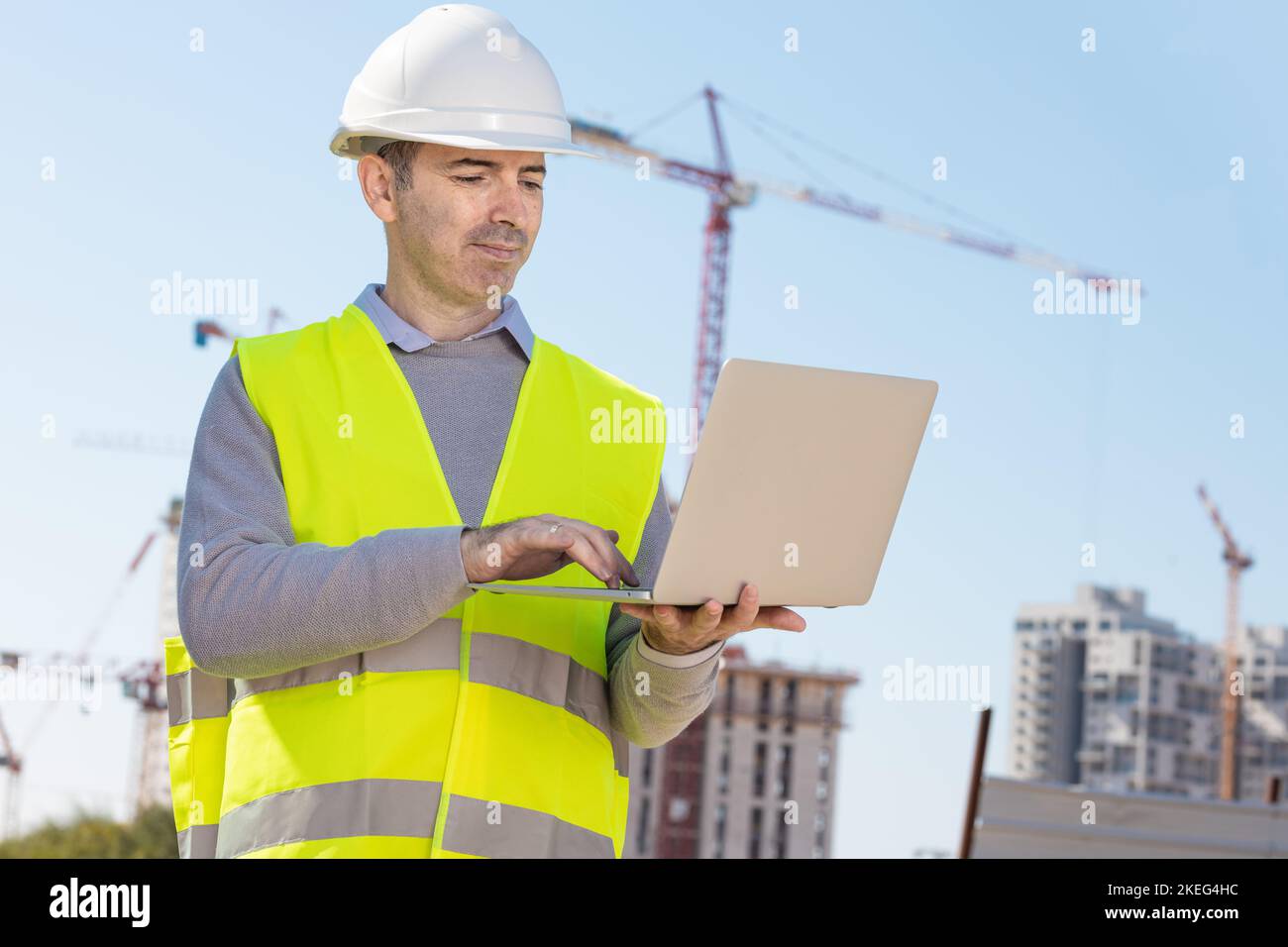 Professional builder hi-res stock photography and images - Alamy