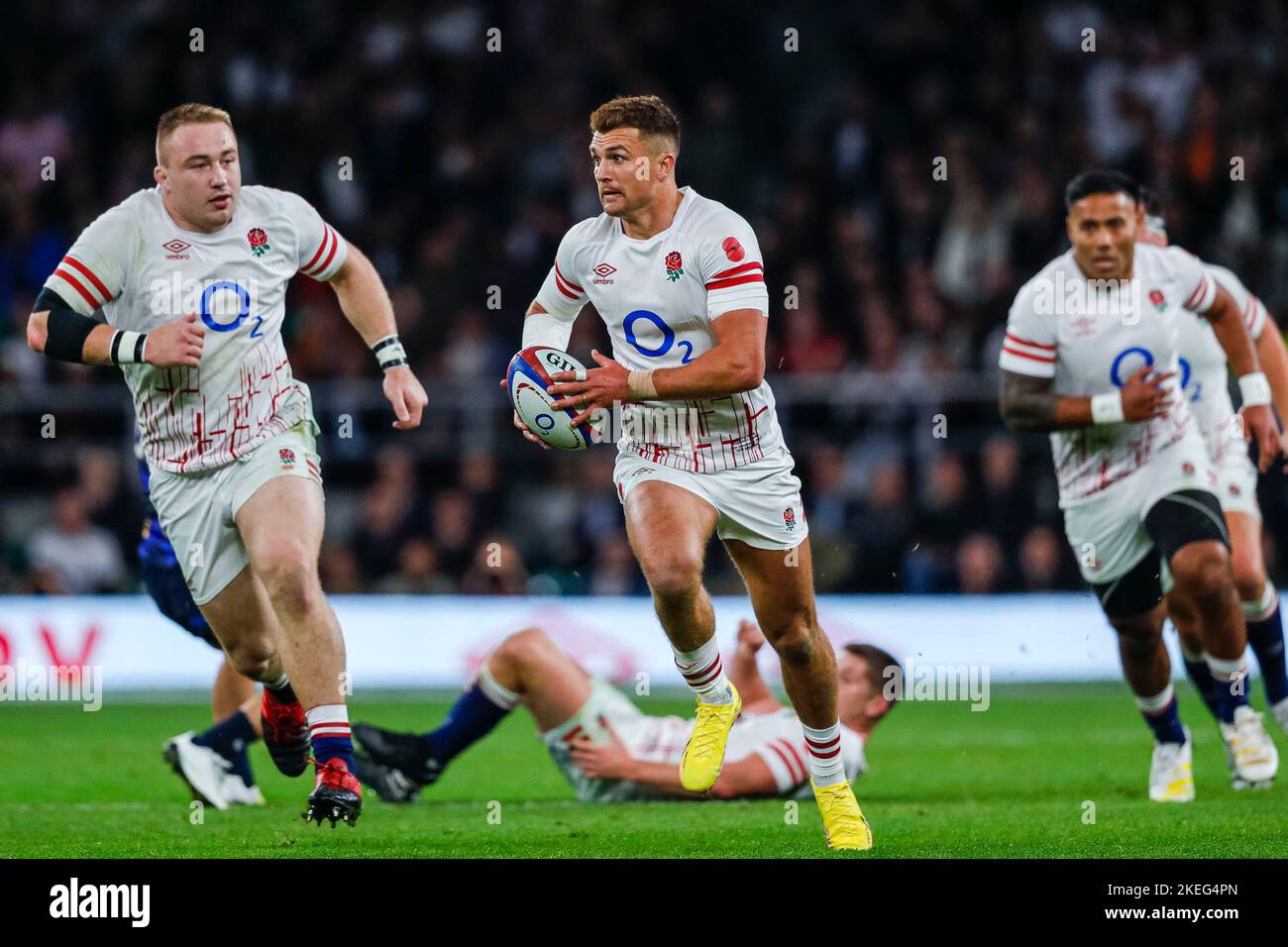 England's Henry Slade during the Autumn International match at ...