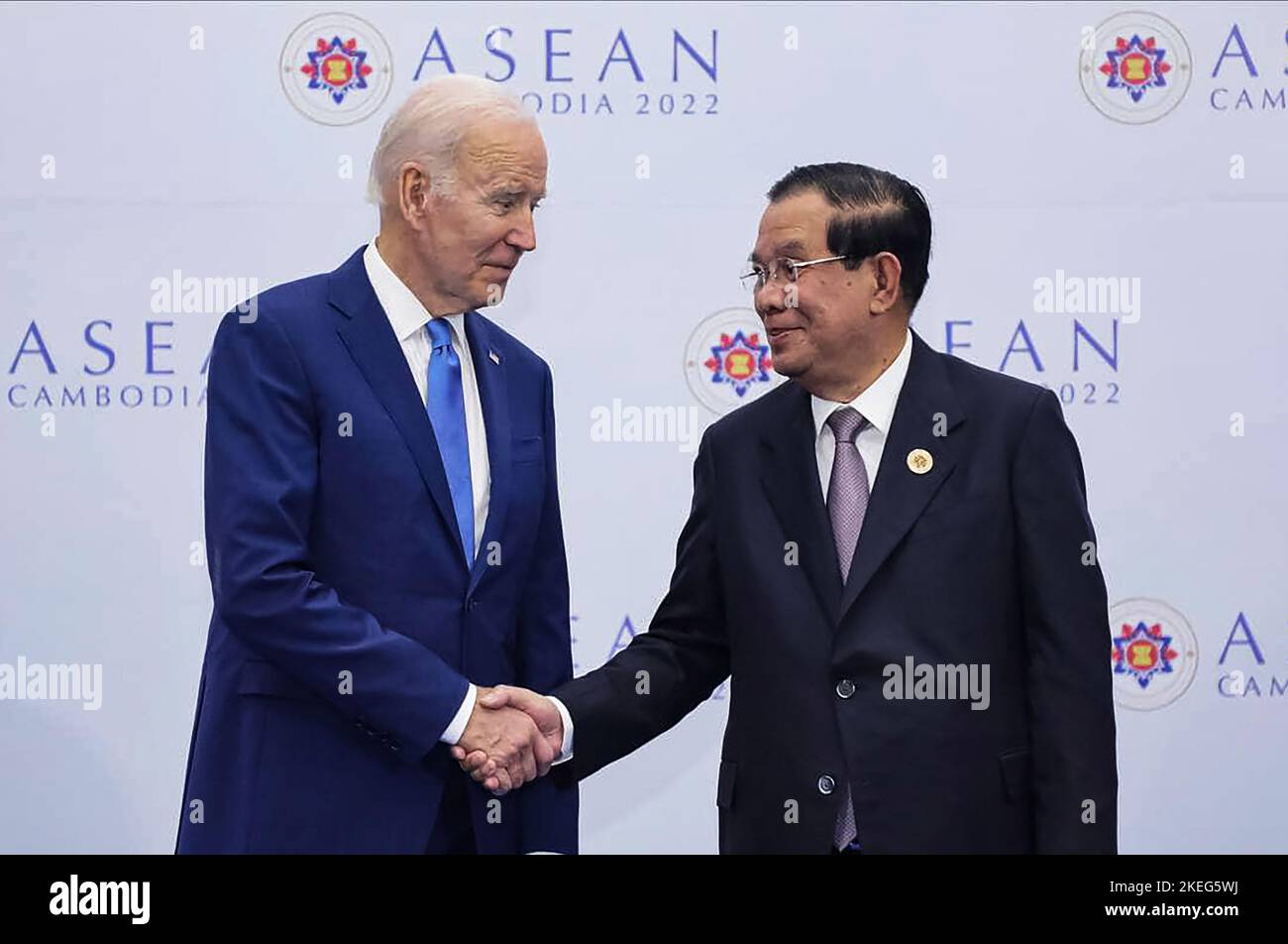 Phnom Penh, Cambodia. 12th Nov, 2022. US President Joe Biden (L) shakes ...