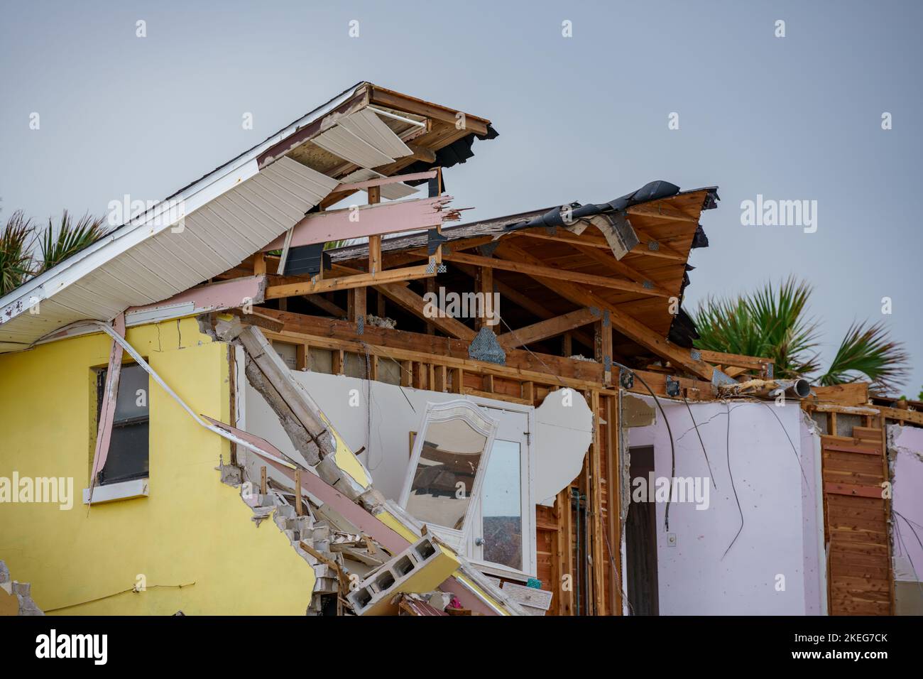 Beachfront homes completely destroyed by Hurricane Nicole Daytona Beach ...