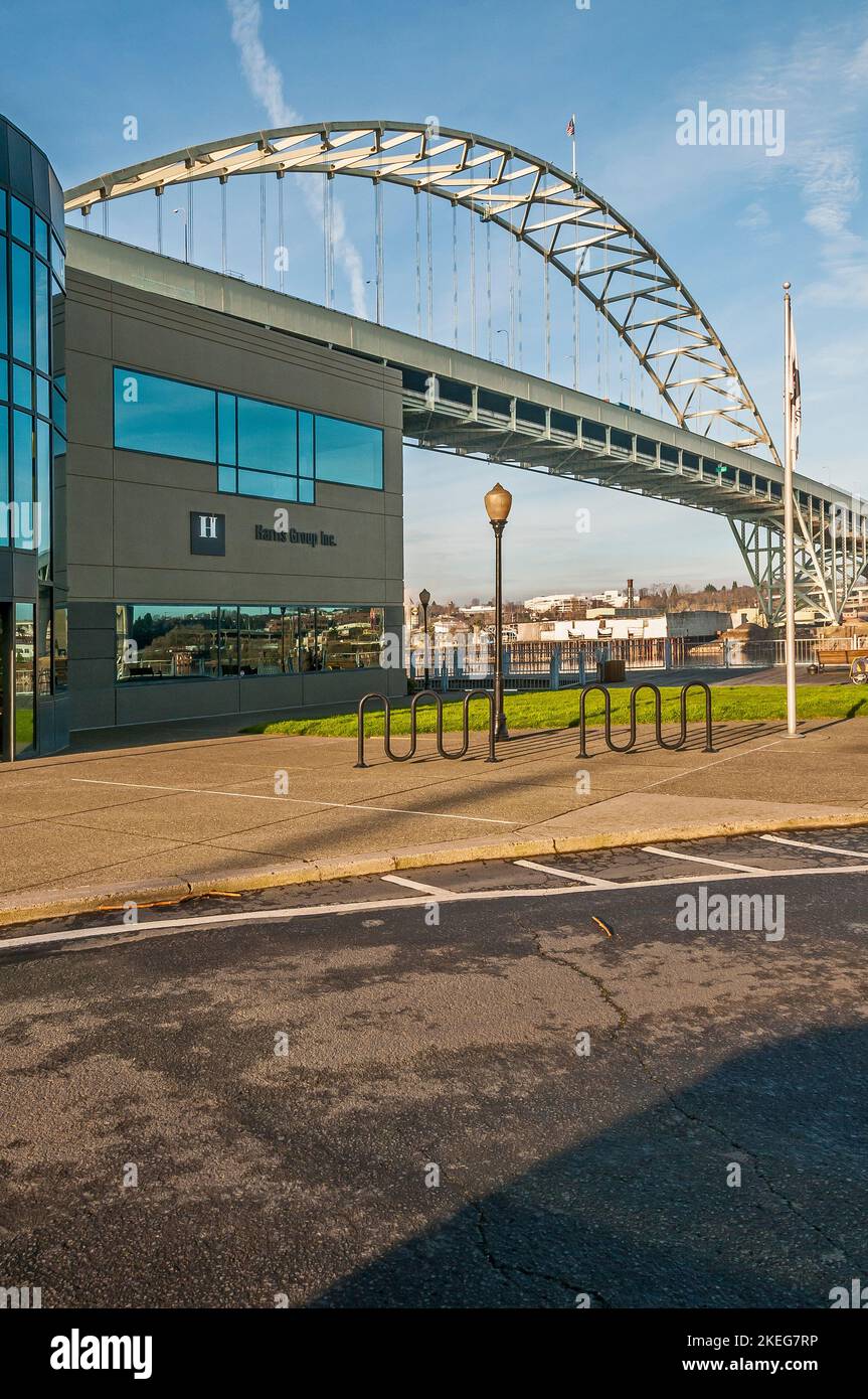 Steel tied arch hi-res stock photography and images - Alamy