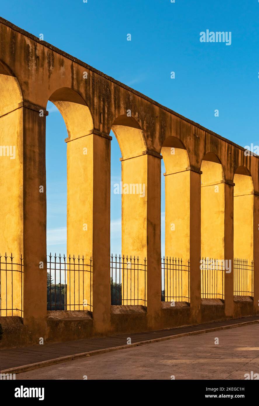 Pitigliano aqueduct hi-res stock photography and images - Alamy