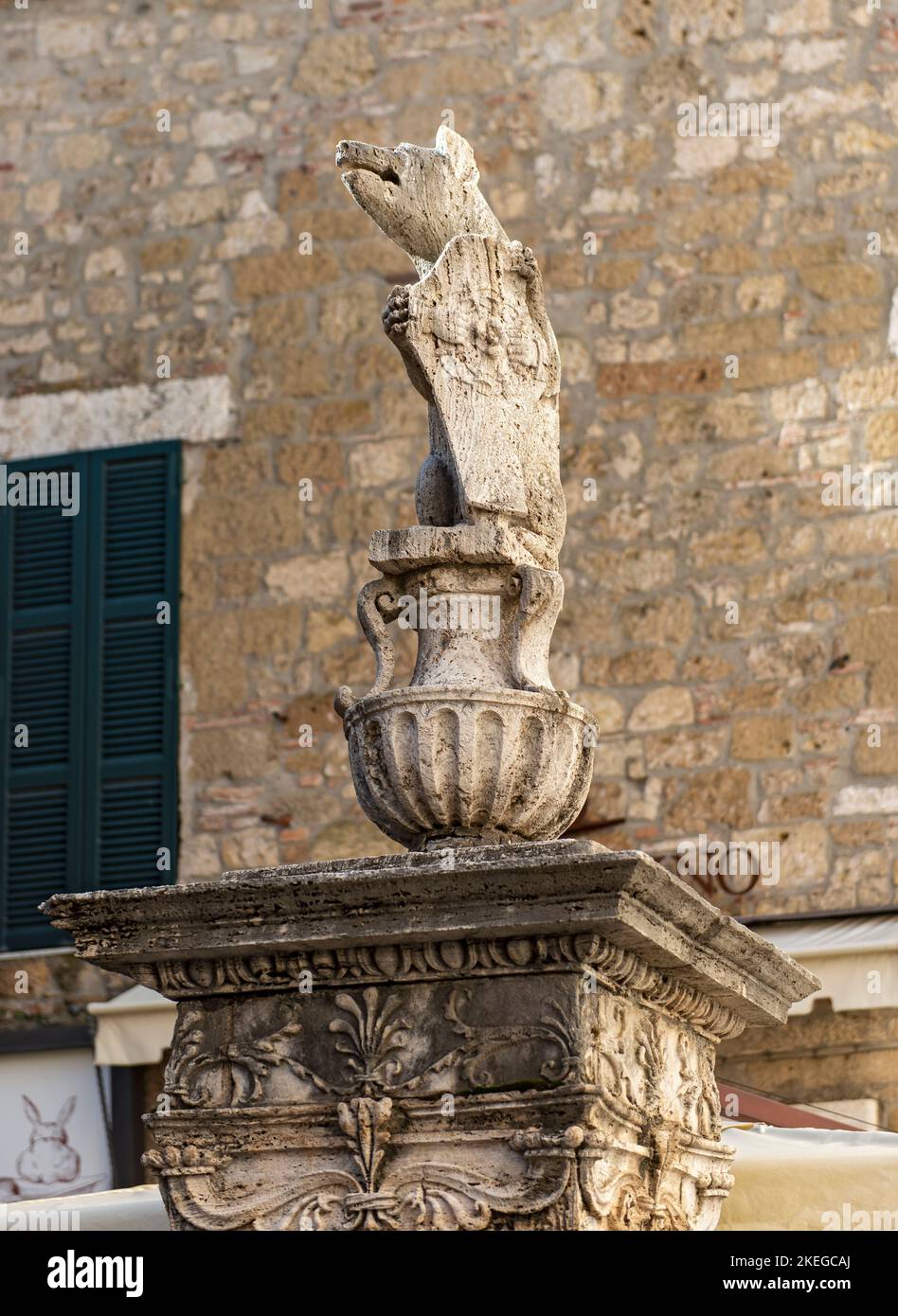 Pig statue, Pitigliano, Tuscany, Italy Stock Photo - Alamy