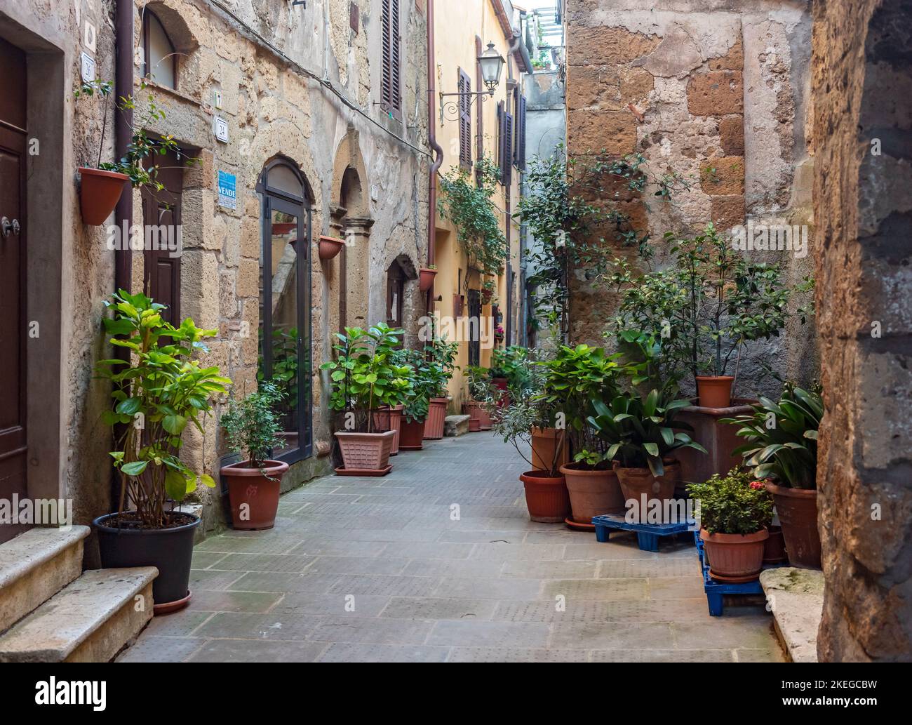 Medieval courtyard in old hi-res stock photography and images - Alamy