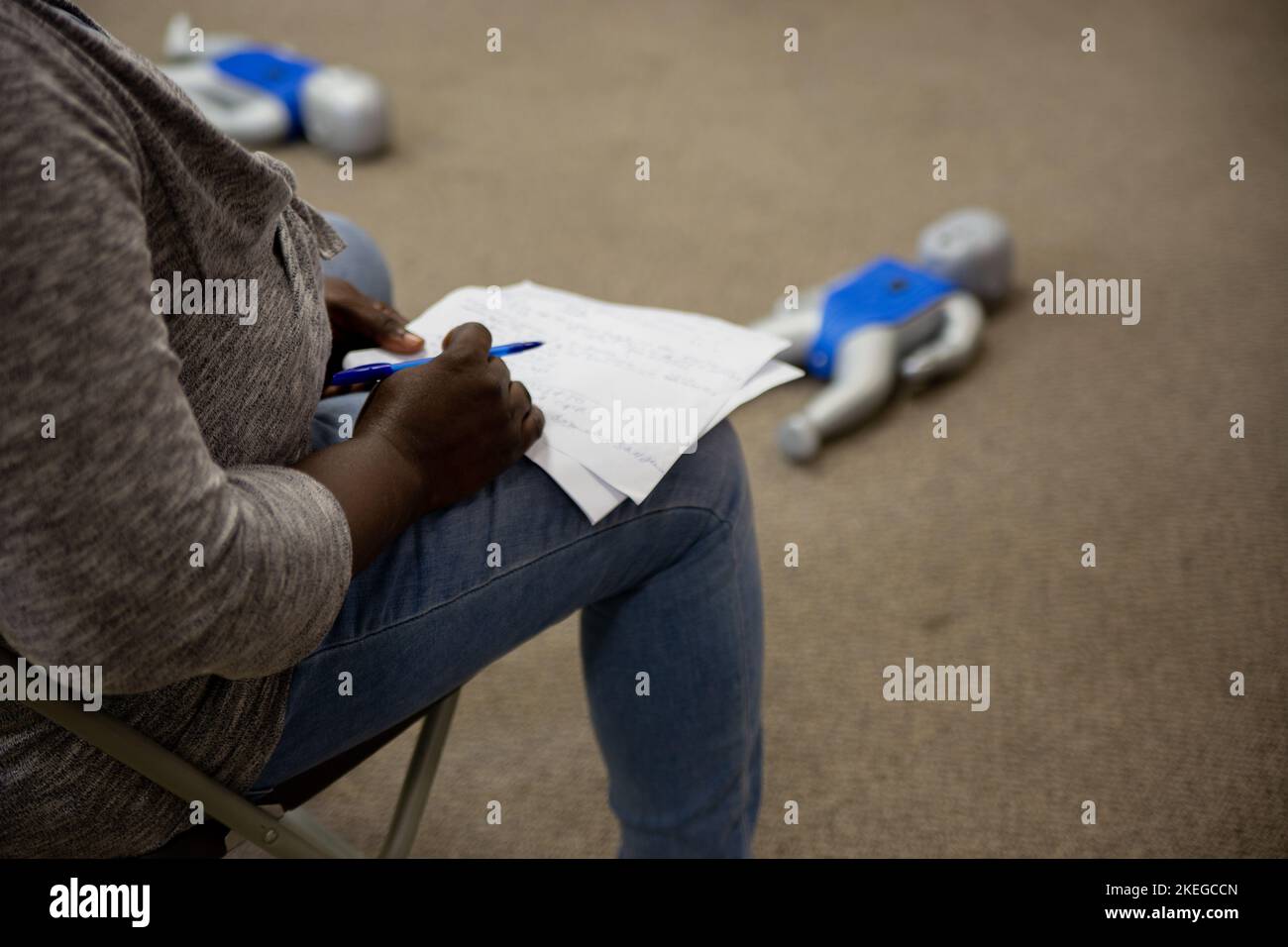 A person taking notes during first aid training Stock Photo - Alamy